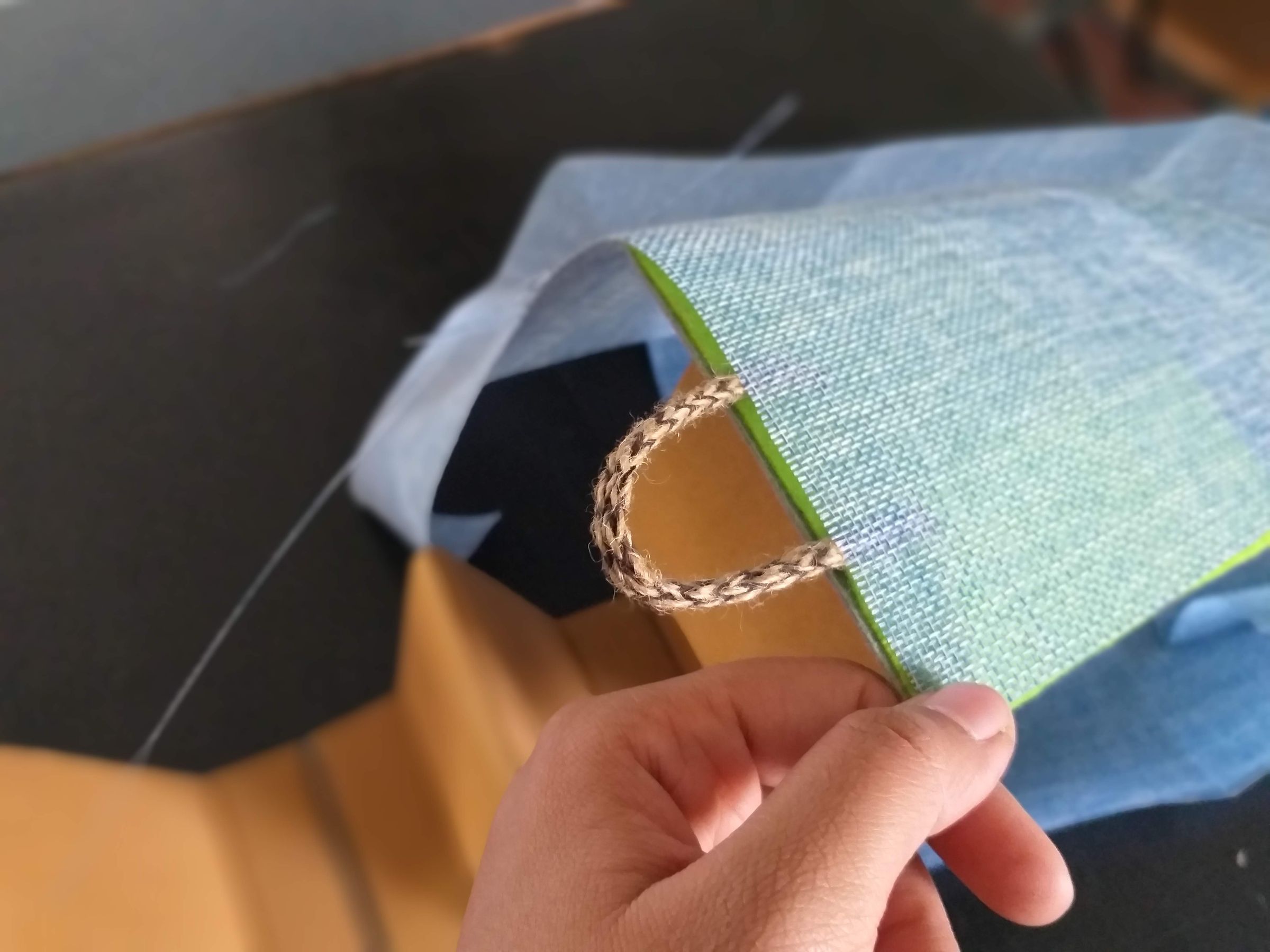 Cardboard Book Stand : 8 Steps (with Pictures) - Instructables