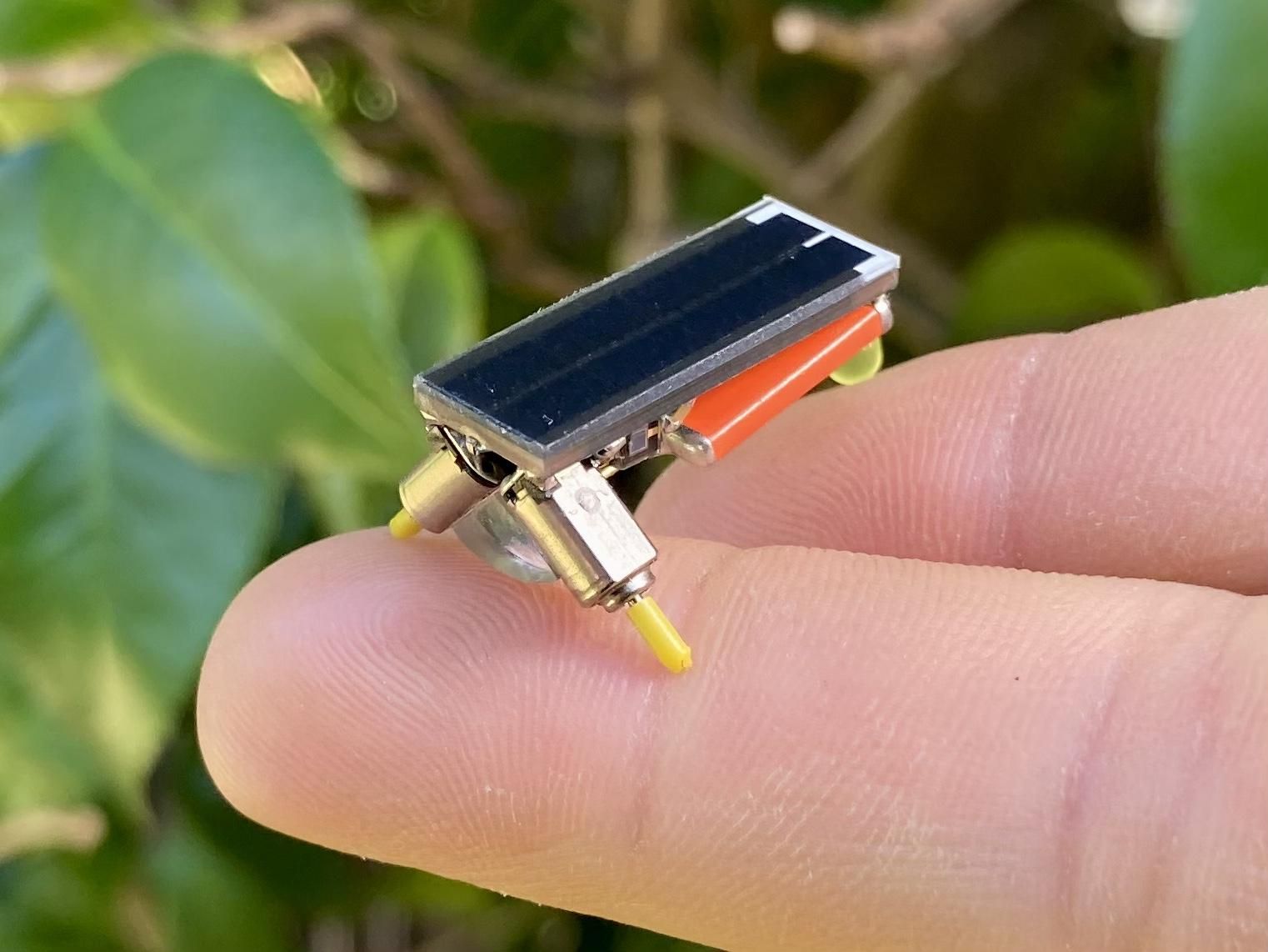 Tiny, Solar Powered, Light Seeking BEAM Bot (Mini Photopopper) : 18 ...