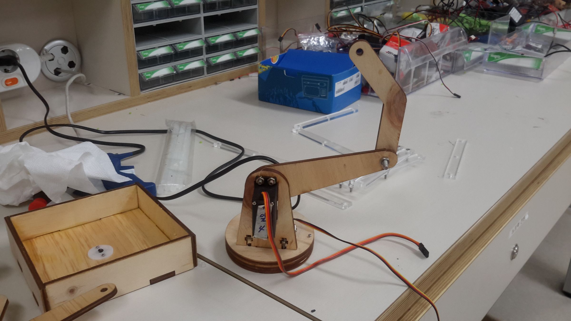 Robot Arm for Laser Cut : 9 Steps - Instructables