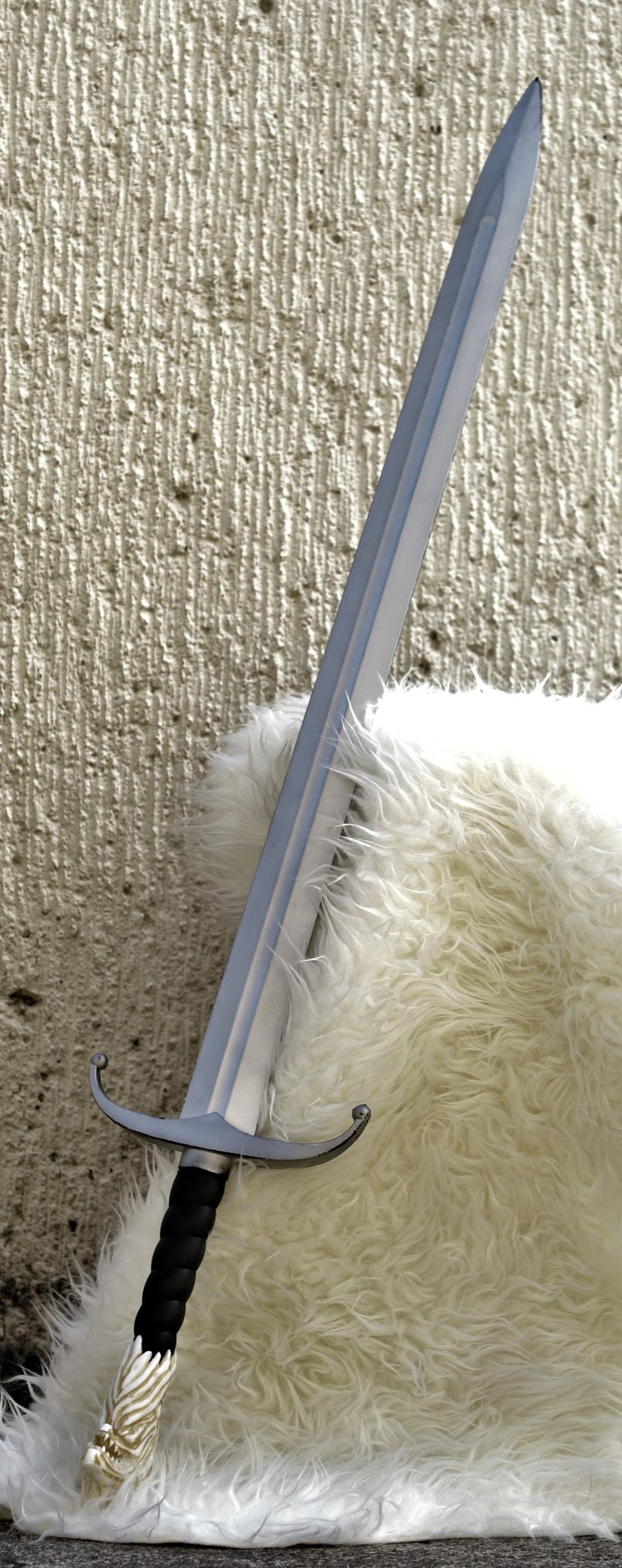 Resin Casting Jon Snow's Longclaw Direwolf Pommel : 15 Steps (with ...