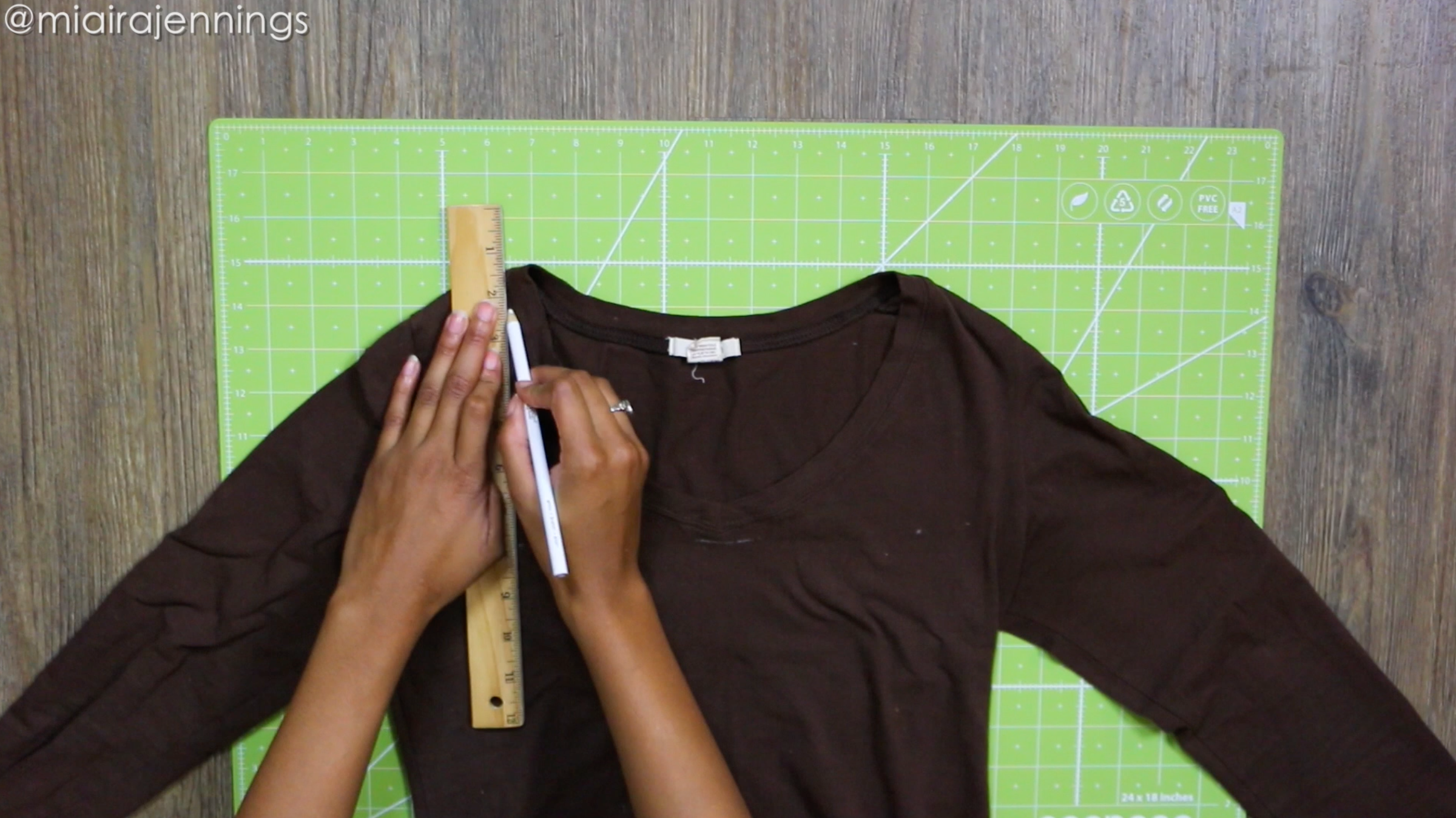 DIY Square Sweetheart Neckline Top : 5 Steps - Instructables
