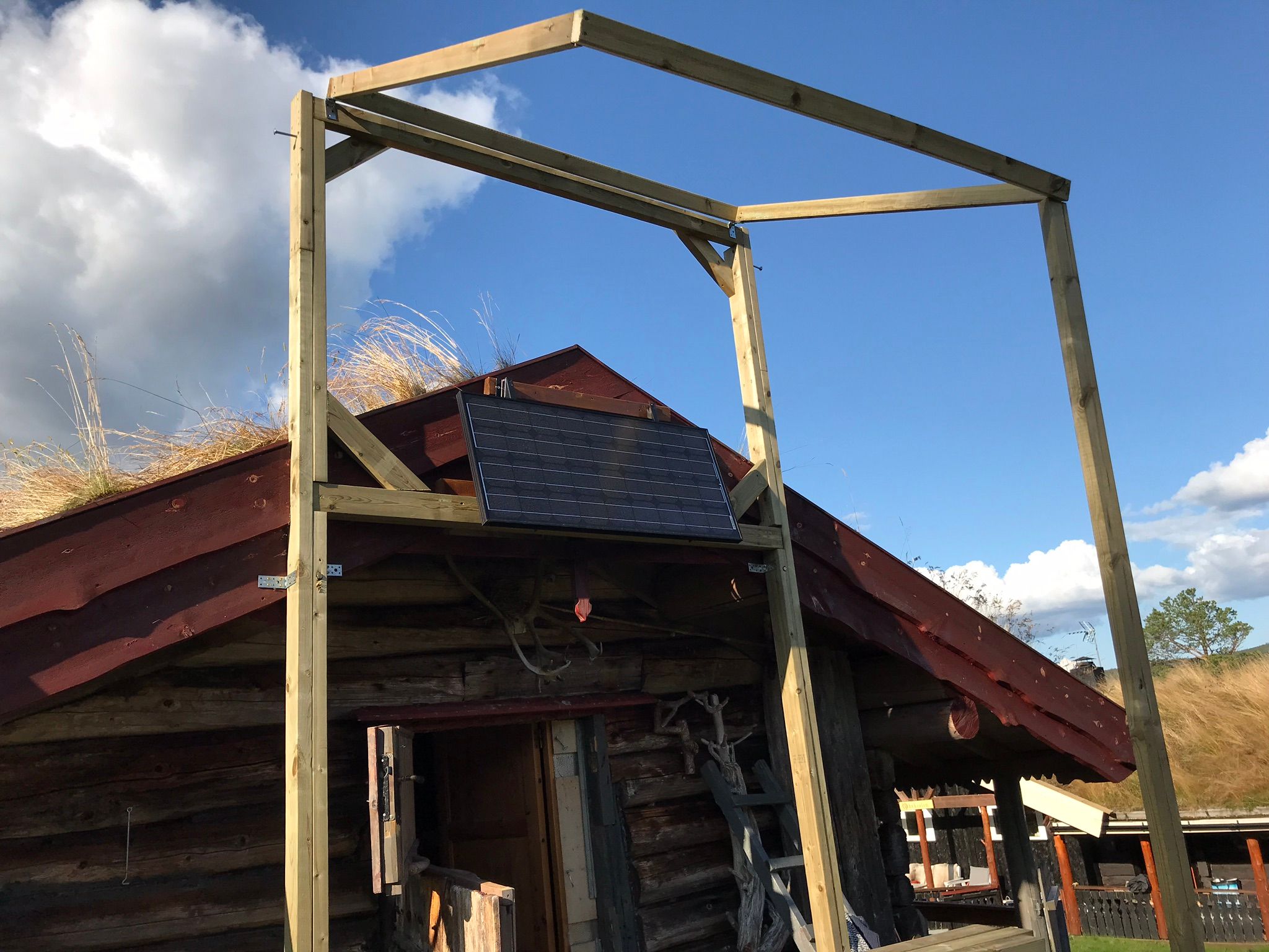 Large Solar Panel Wall Mount With Tilt : 4 Steps - Instructables