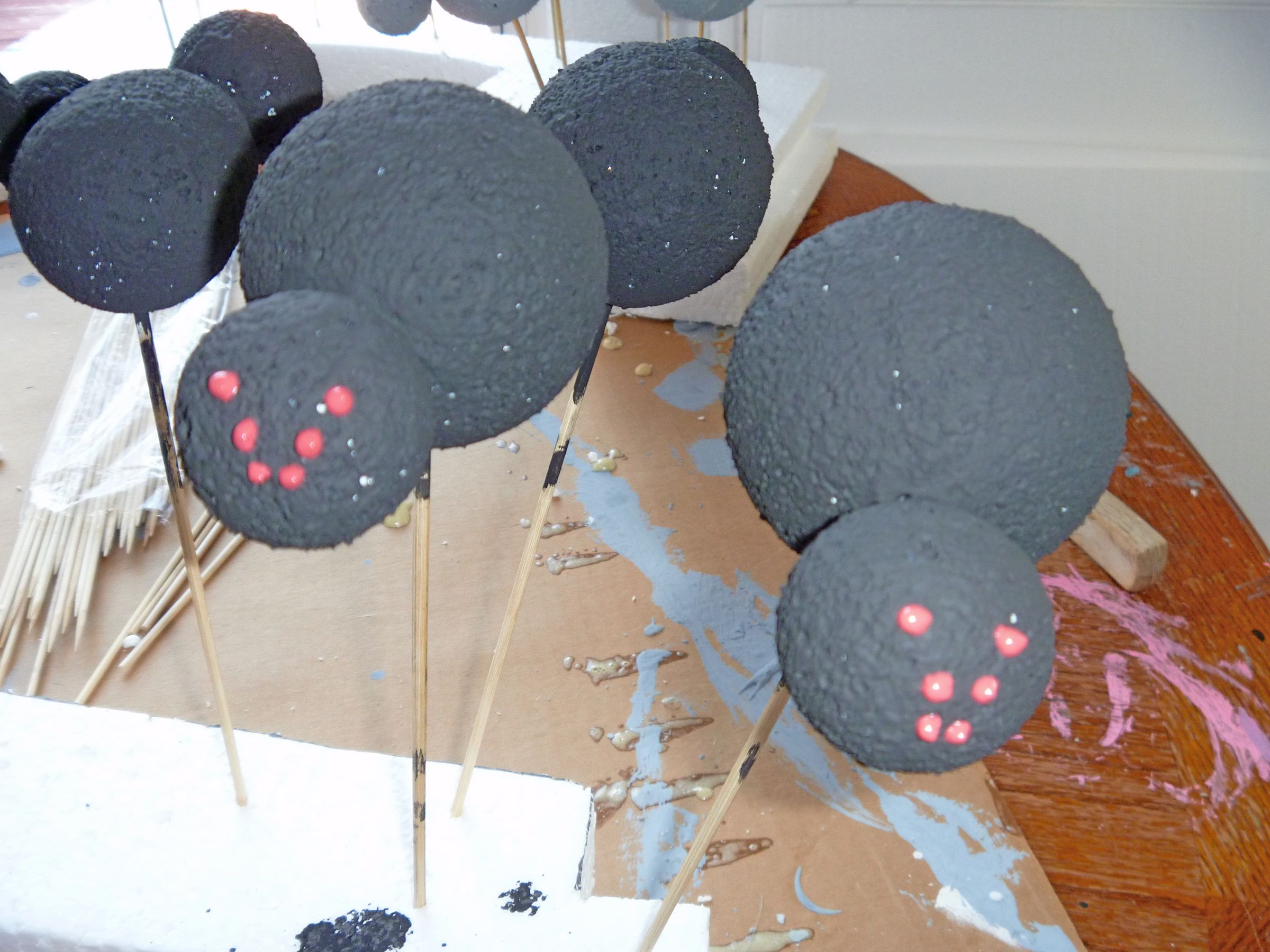 How to Make Spiders for Halloween : 6 Steps (with Pictures) - Instructables