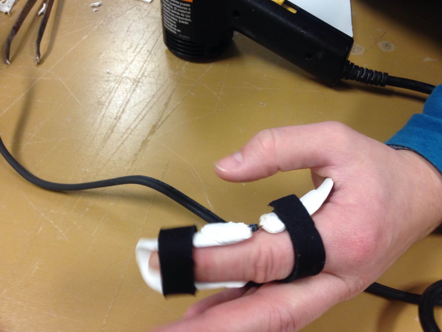 Low Thermoplastic Finger Splint With Spring : 8 Steps - Instructables
