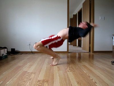 Learn Basic Breakdancing Freezes and Footwork : 5 Steps (with Pictures ...