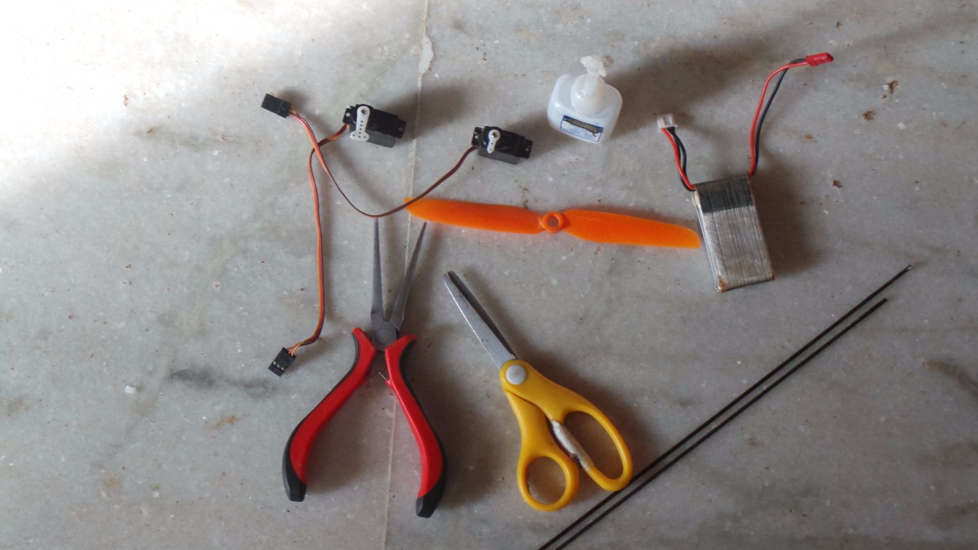 Anything Can Fly!!!( a Simple RC Kite!) : 4 Steps - Instructables