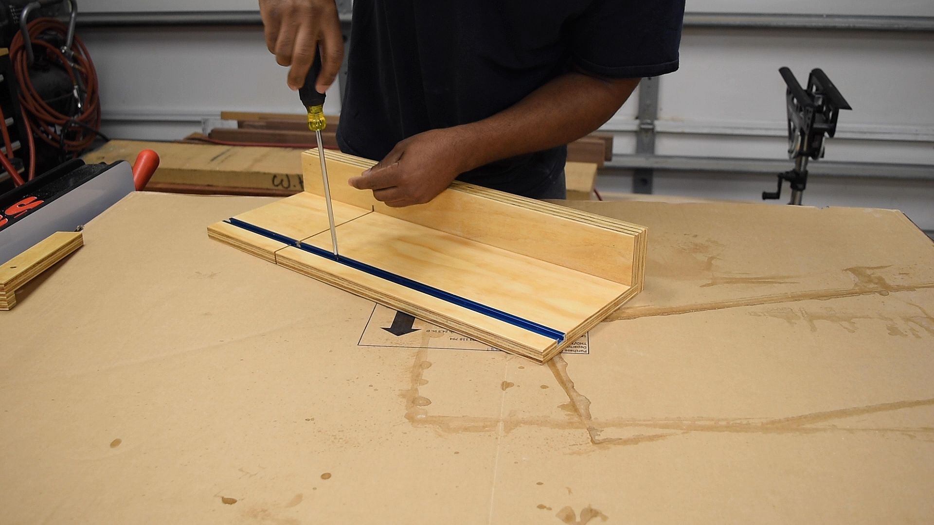 Mini Table Saw Crosscut Sled : 11 Steps (with Pictures) - Instructables