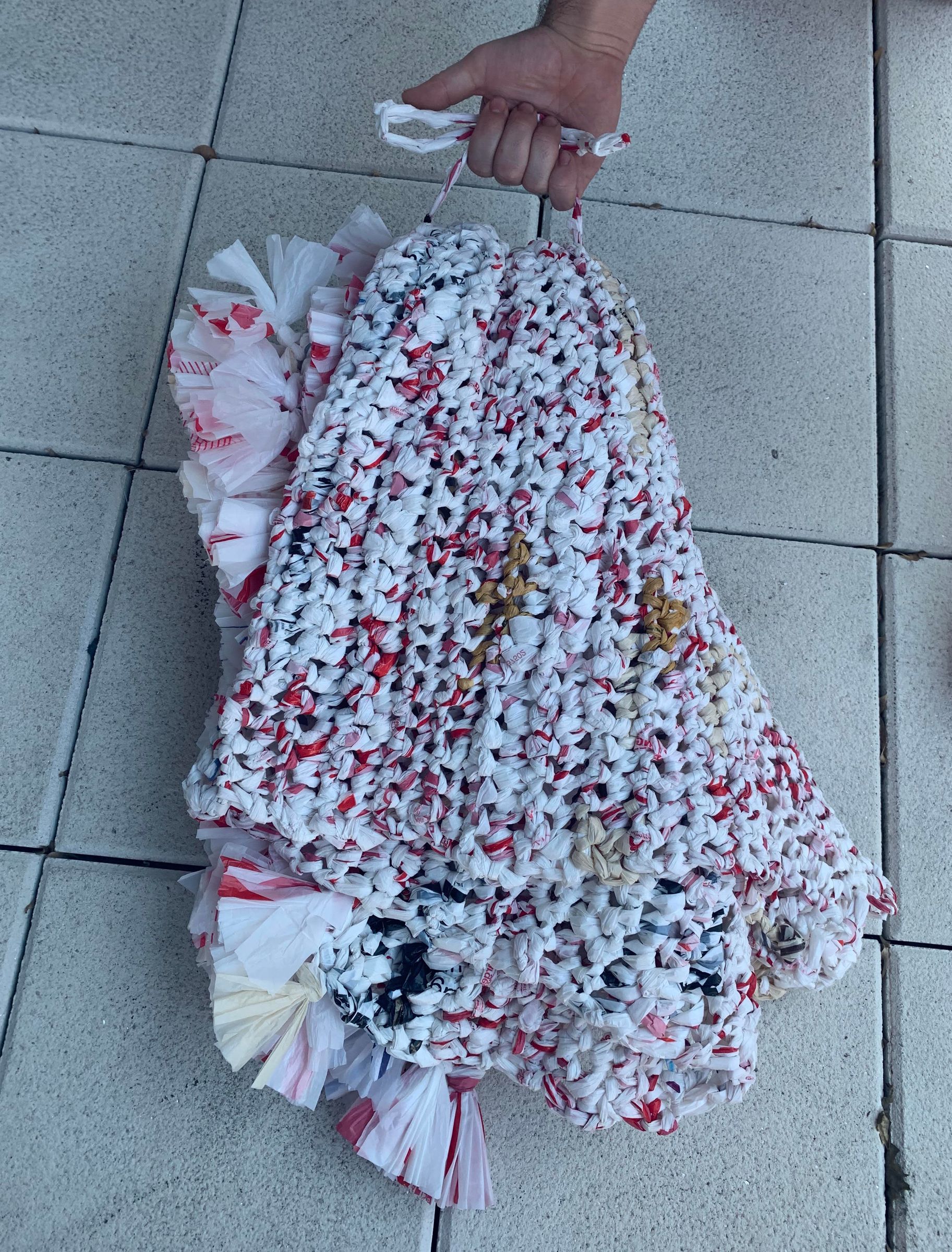 How to Make a Plastic Bag Blanket : 11 Steps - Instructables