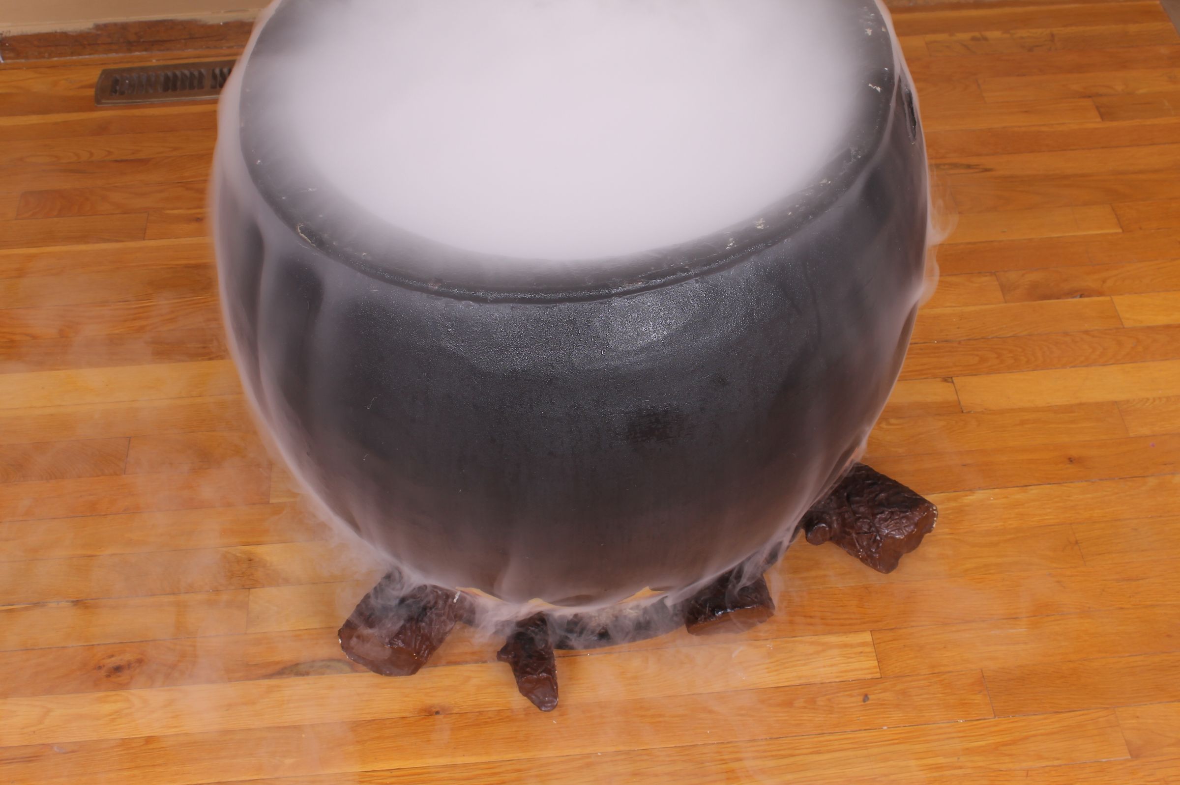 Full Size Haunted Cauldron With Fog : 9 Steps (with Pictures ...
