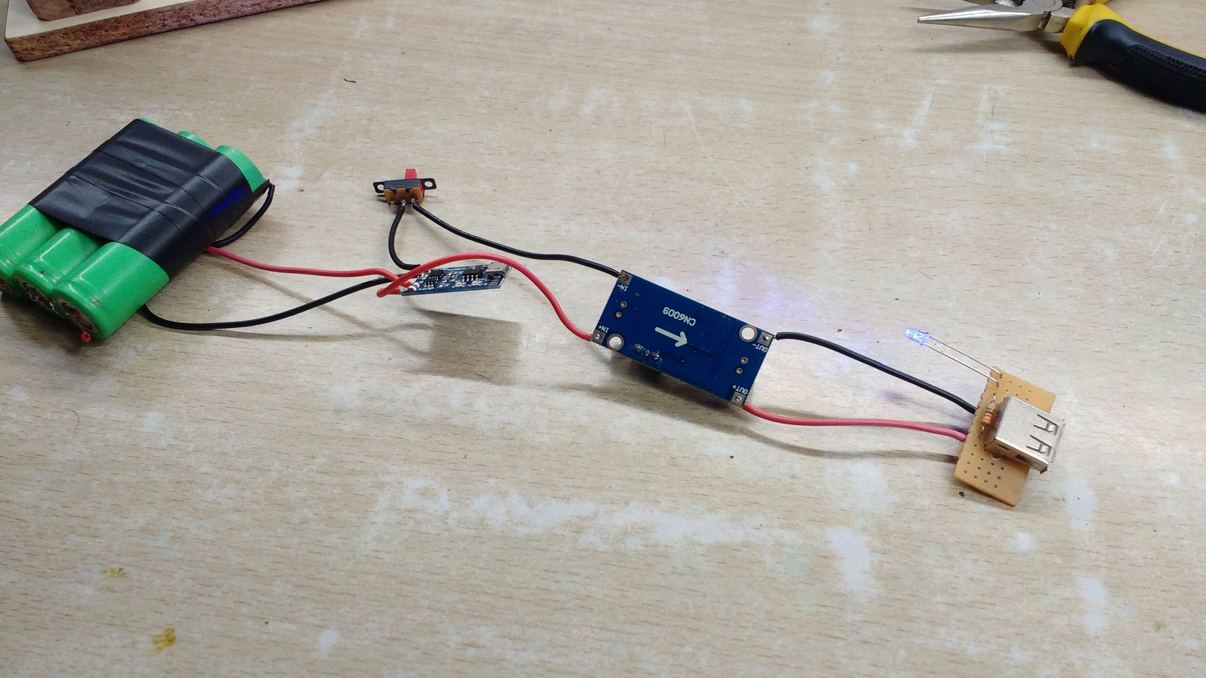 How to Make Power Bank on Your Own Easily : 7 Steps (with Pictures ...