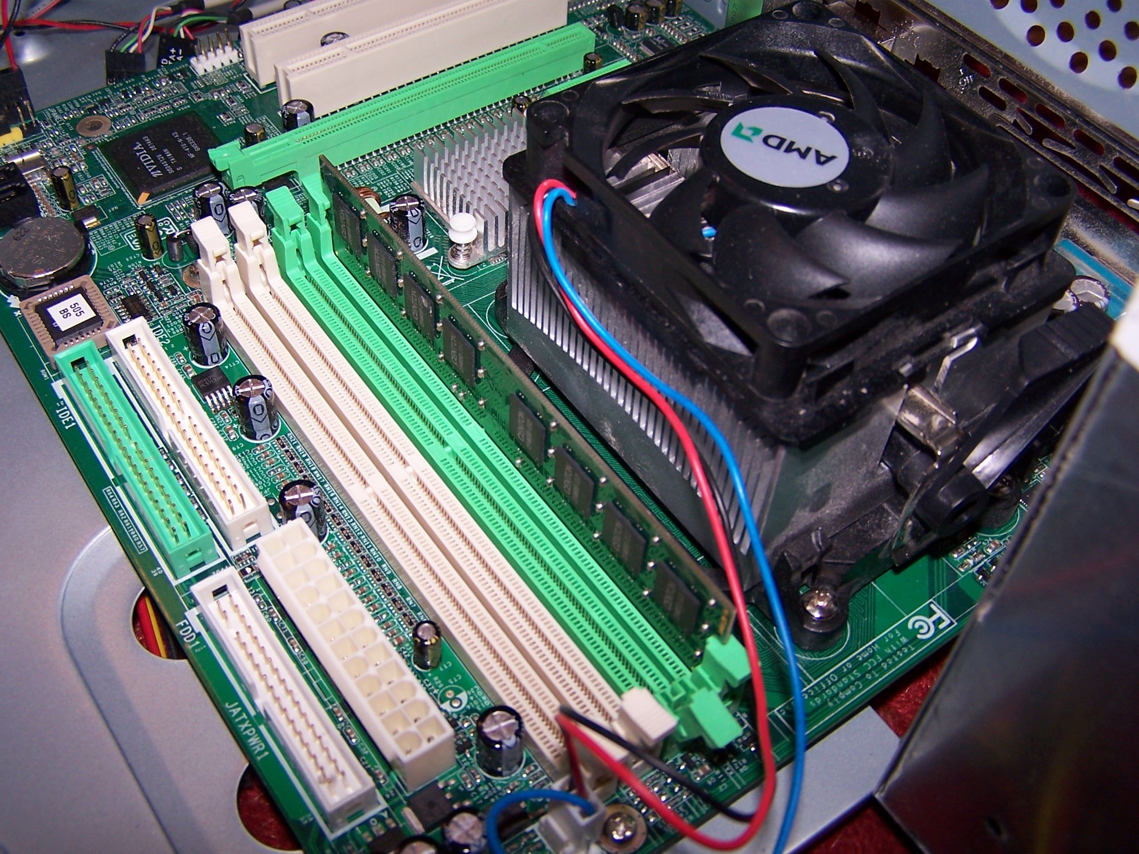 How to Build a Custom PC: the Complete N0ob's Guide to Building a ...
