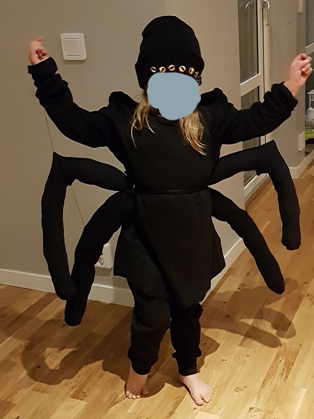 Easy Spider Costume : 6 Steps - Instructables