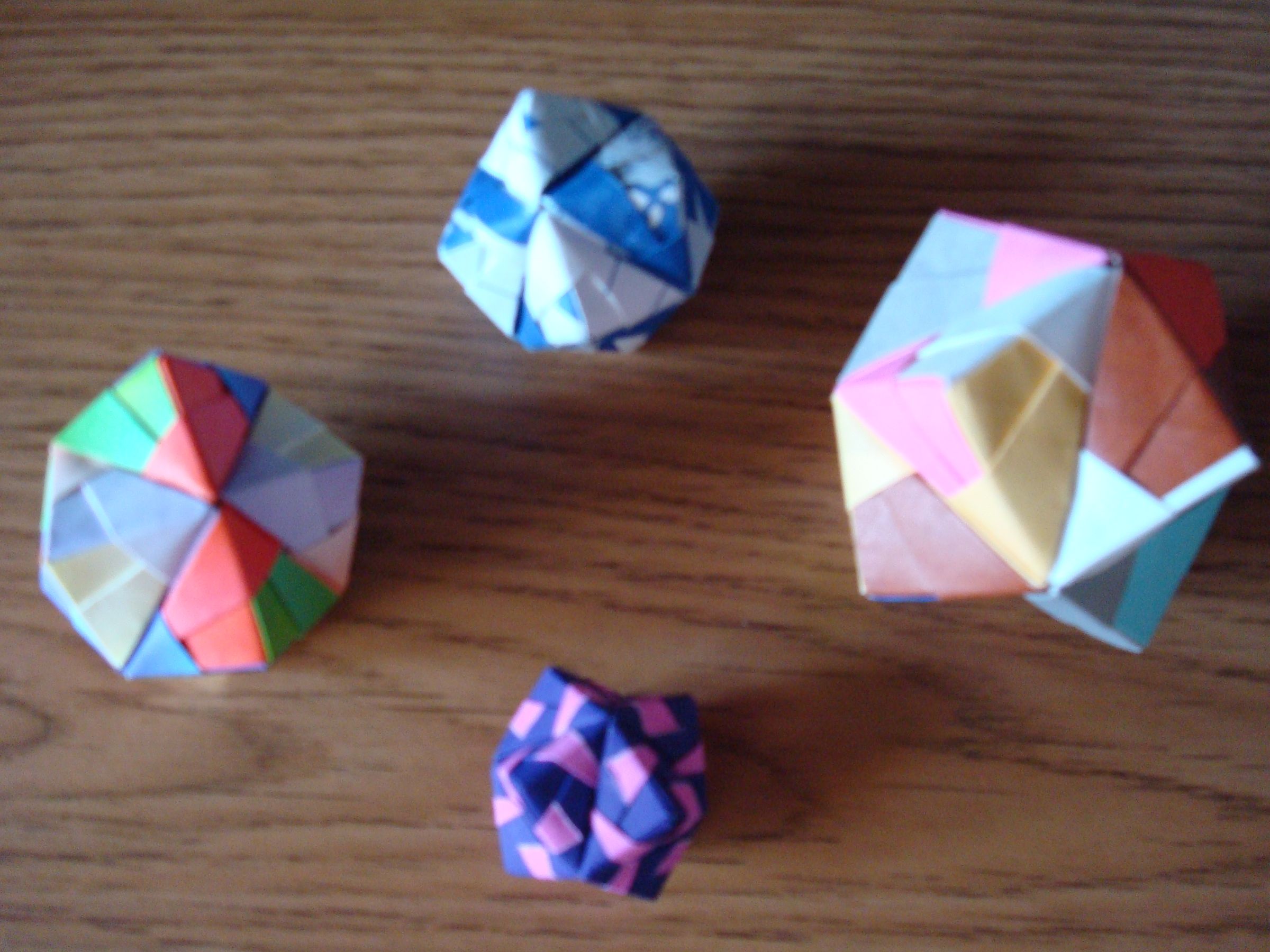 Modular Origami: Sonobe Polyhedra : 4 Steps (with Pictures) - Instructables