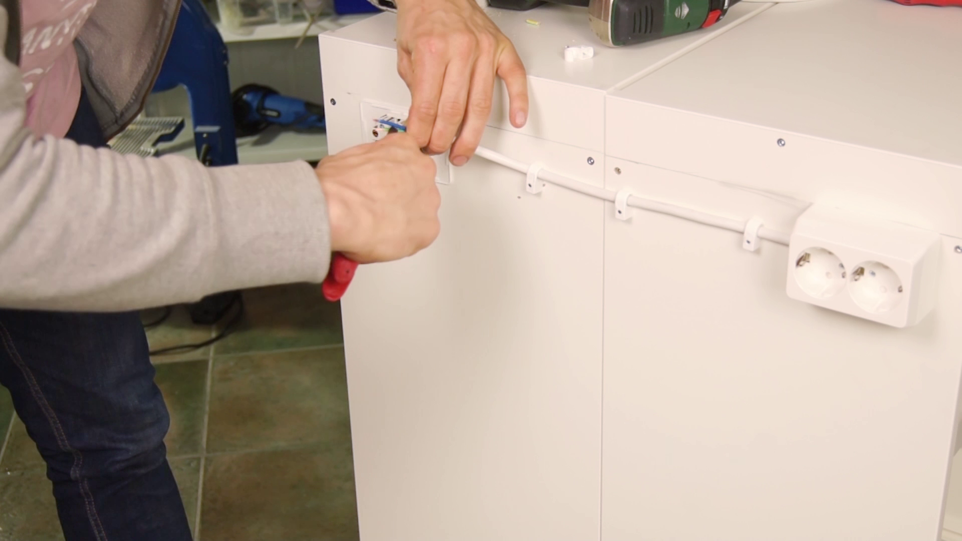 IKEA Hack: Practical Workbench : 11 Steps (with Pictures) - Instructables