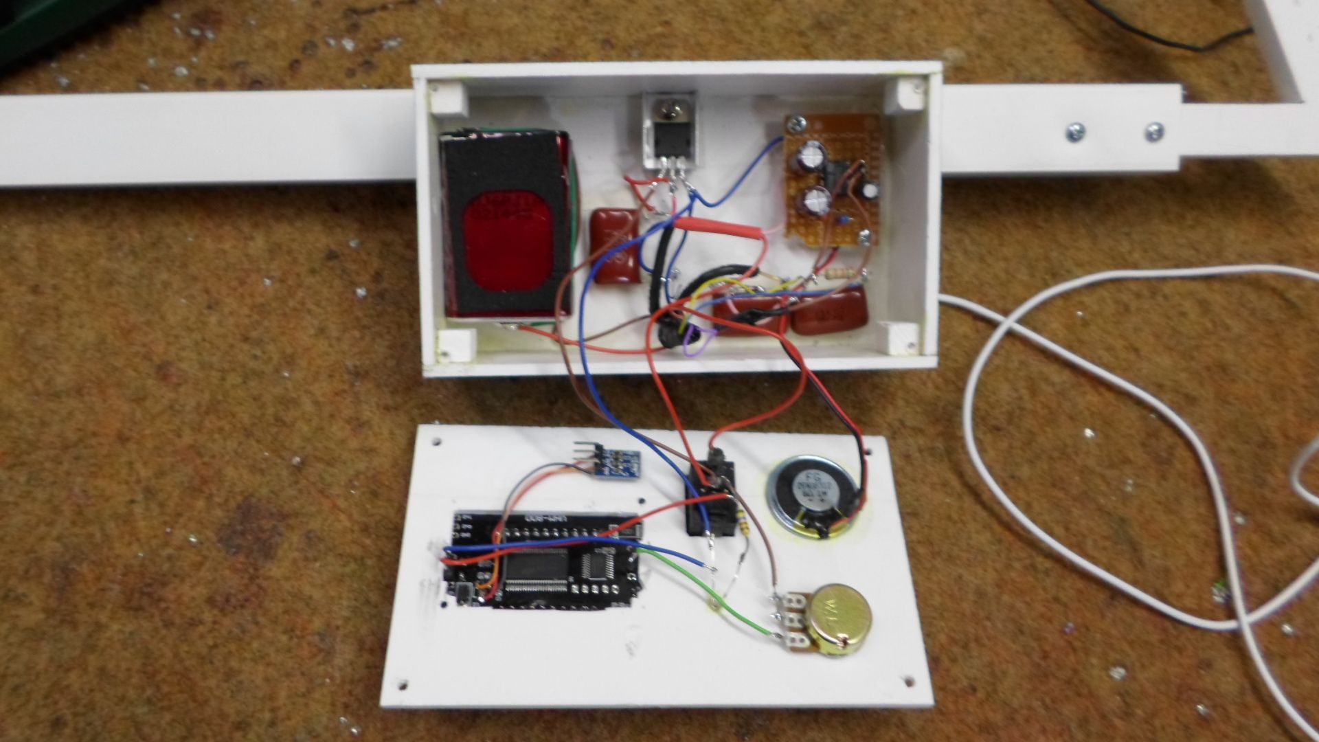 DIY Sensitive VLF METAL DETECTOR With Smartphone (detects a Small Metal ...