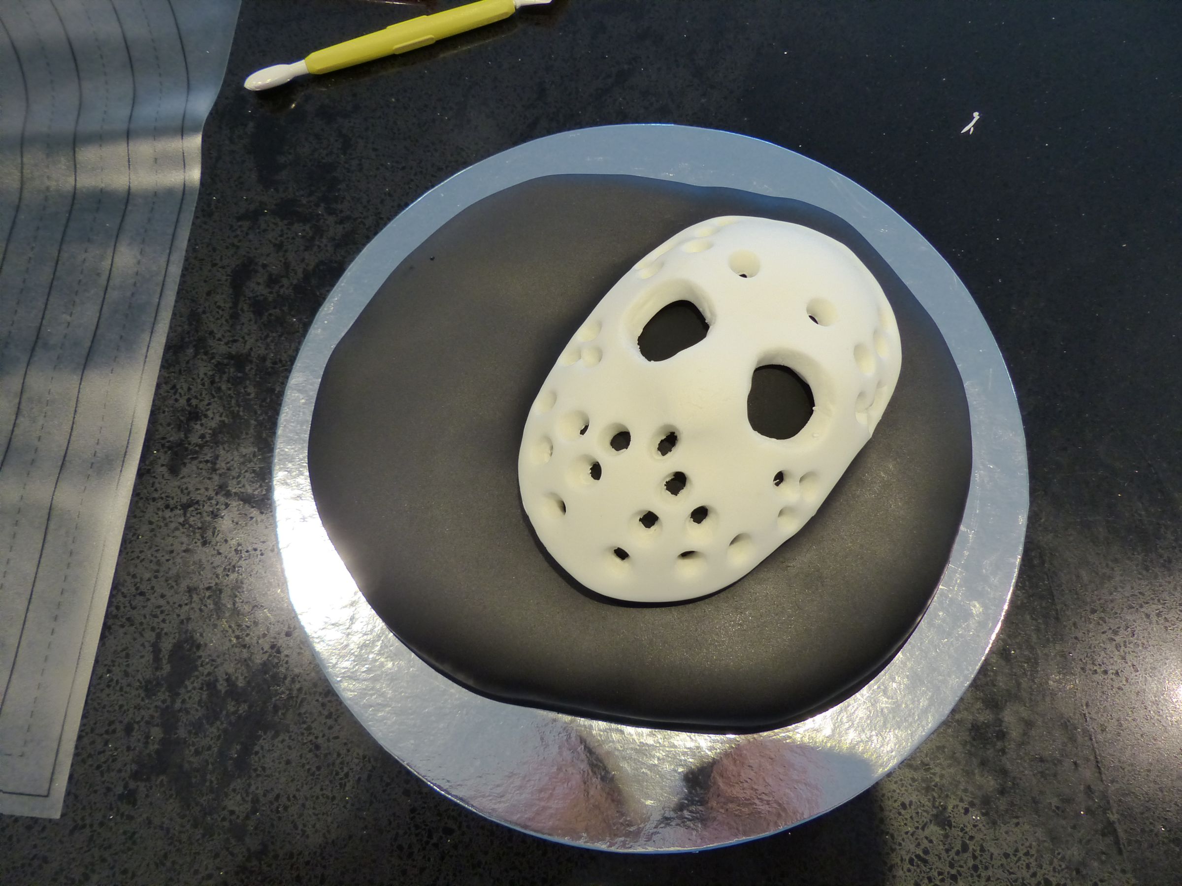 Jason Vorhees (Friday the 13th Hockey Mask) Cake : 7 Steps (with ...