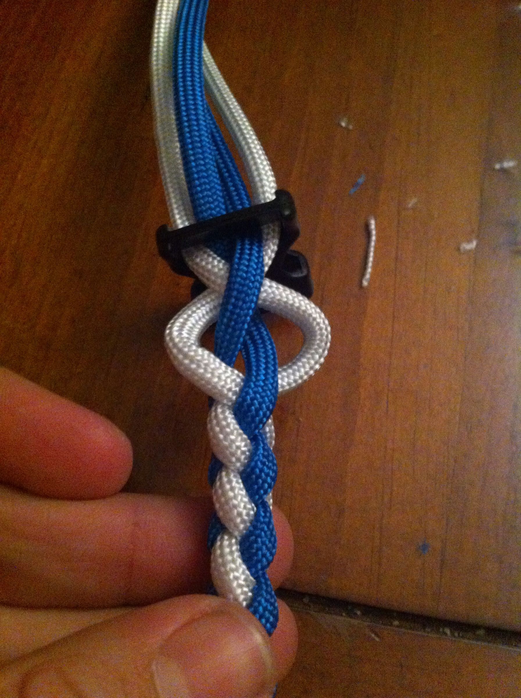 Paracord 4-strand Round Braid : 4 Steps - Instructables