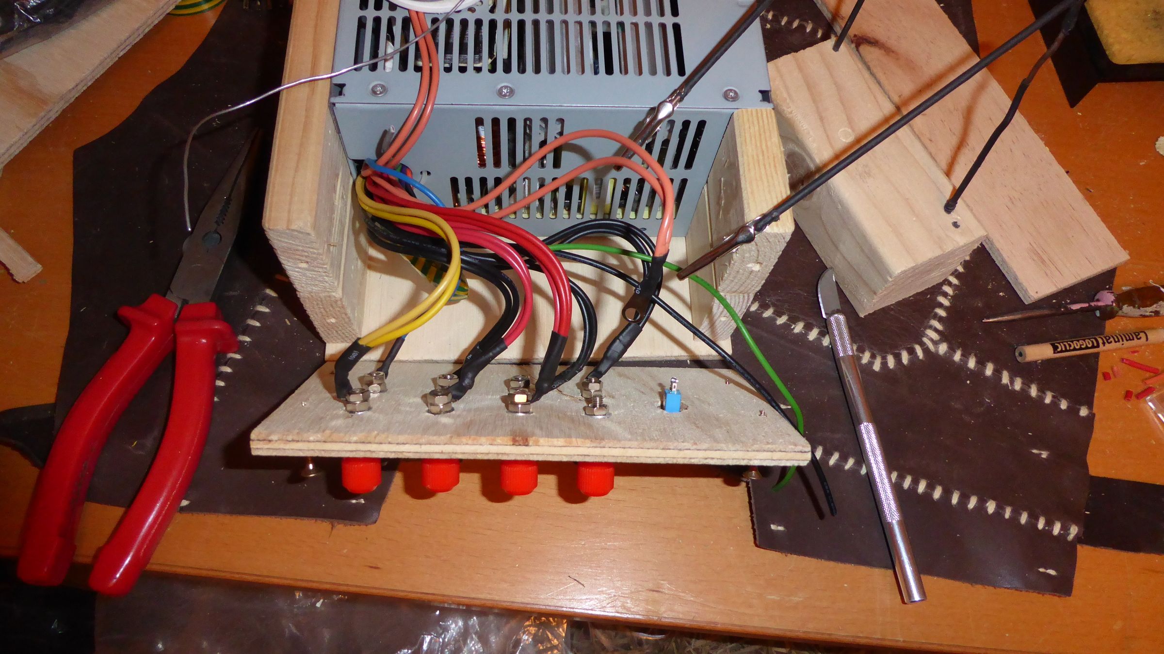 A Simple Bench Variable Power Supply : 8 Steps (with Pictures ...