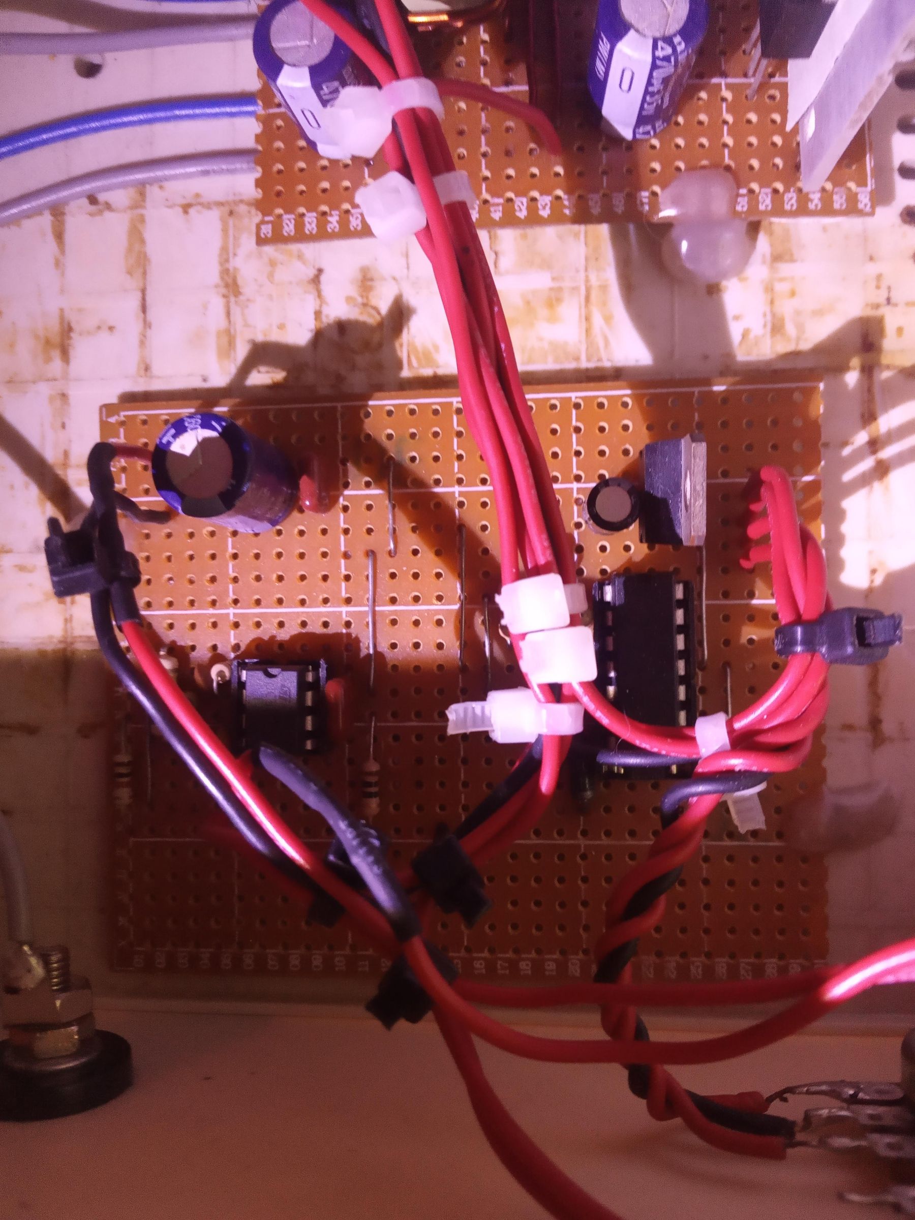 Adding a Current Limit Feature to a Buck/Boost Converter : 4 Steps ...