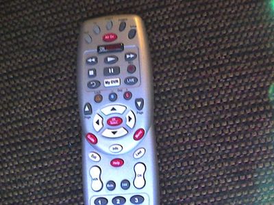 How to Program Your Comcast Remote : 5 Steps - Instructables