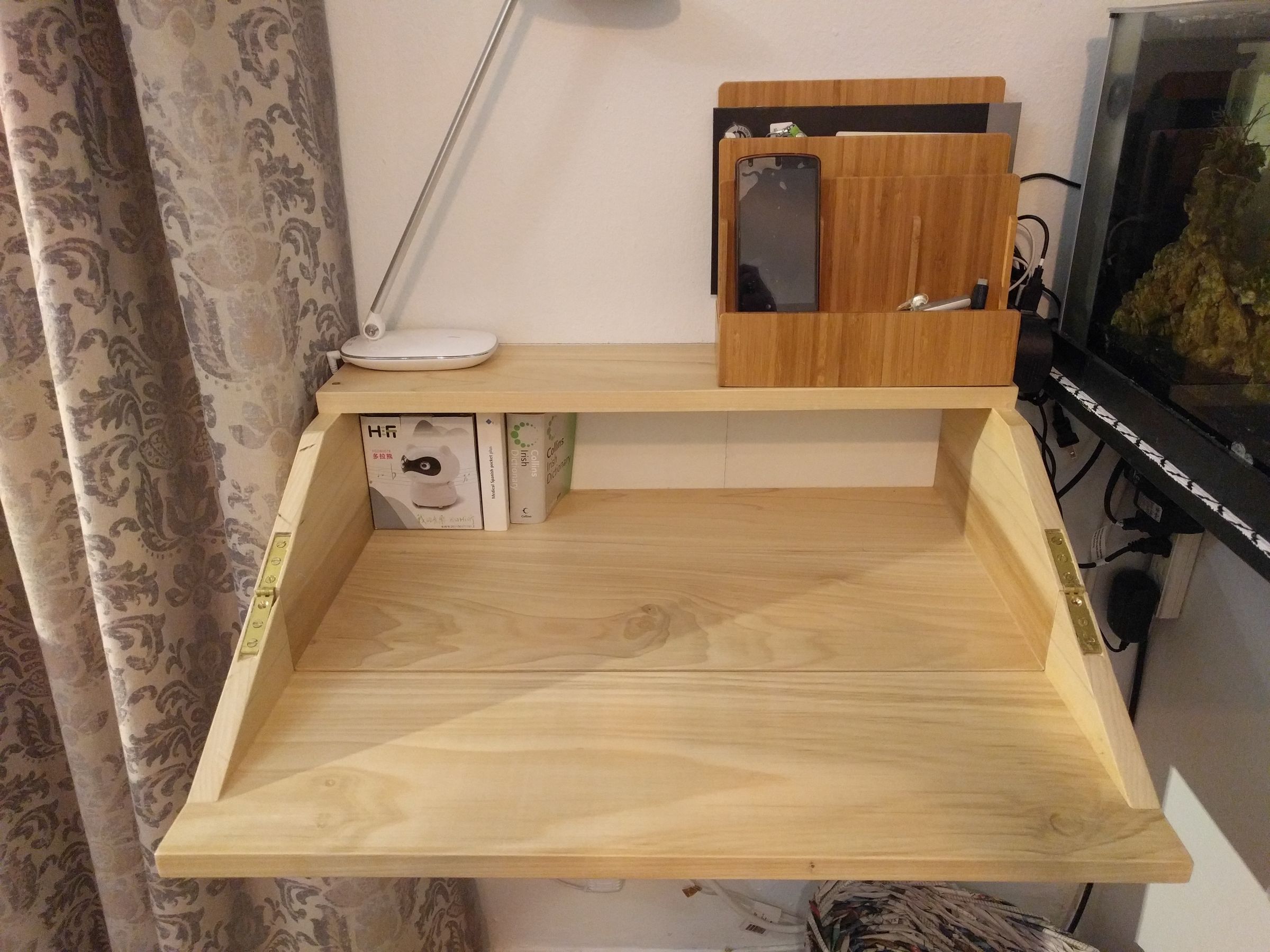 Folding Shelf Desk : 6 Steps (with Pictures) - Instructables