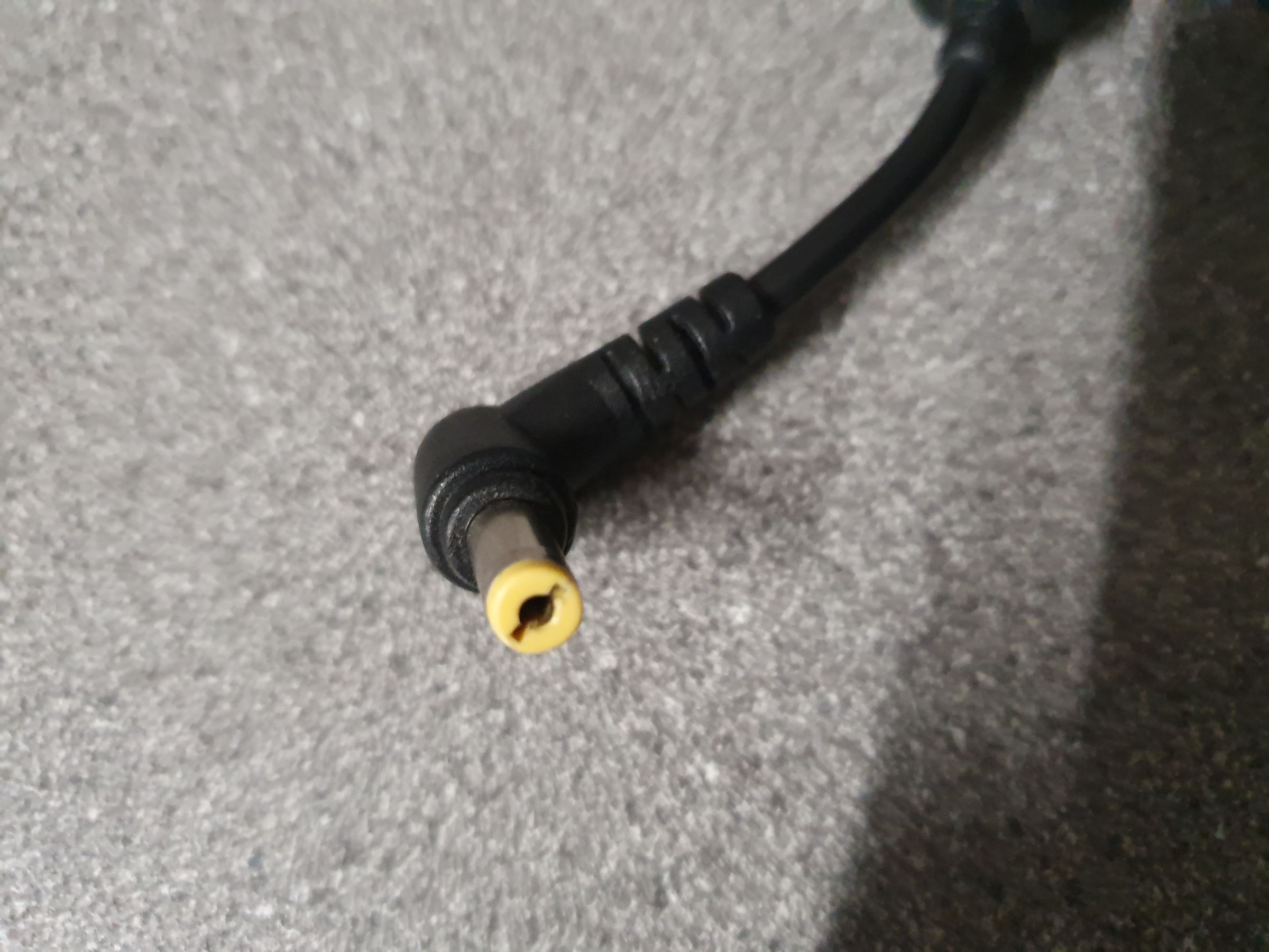 Simple Bench Power Supply Using an Old Laptop Charger : 5 Steps ...