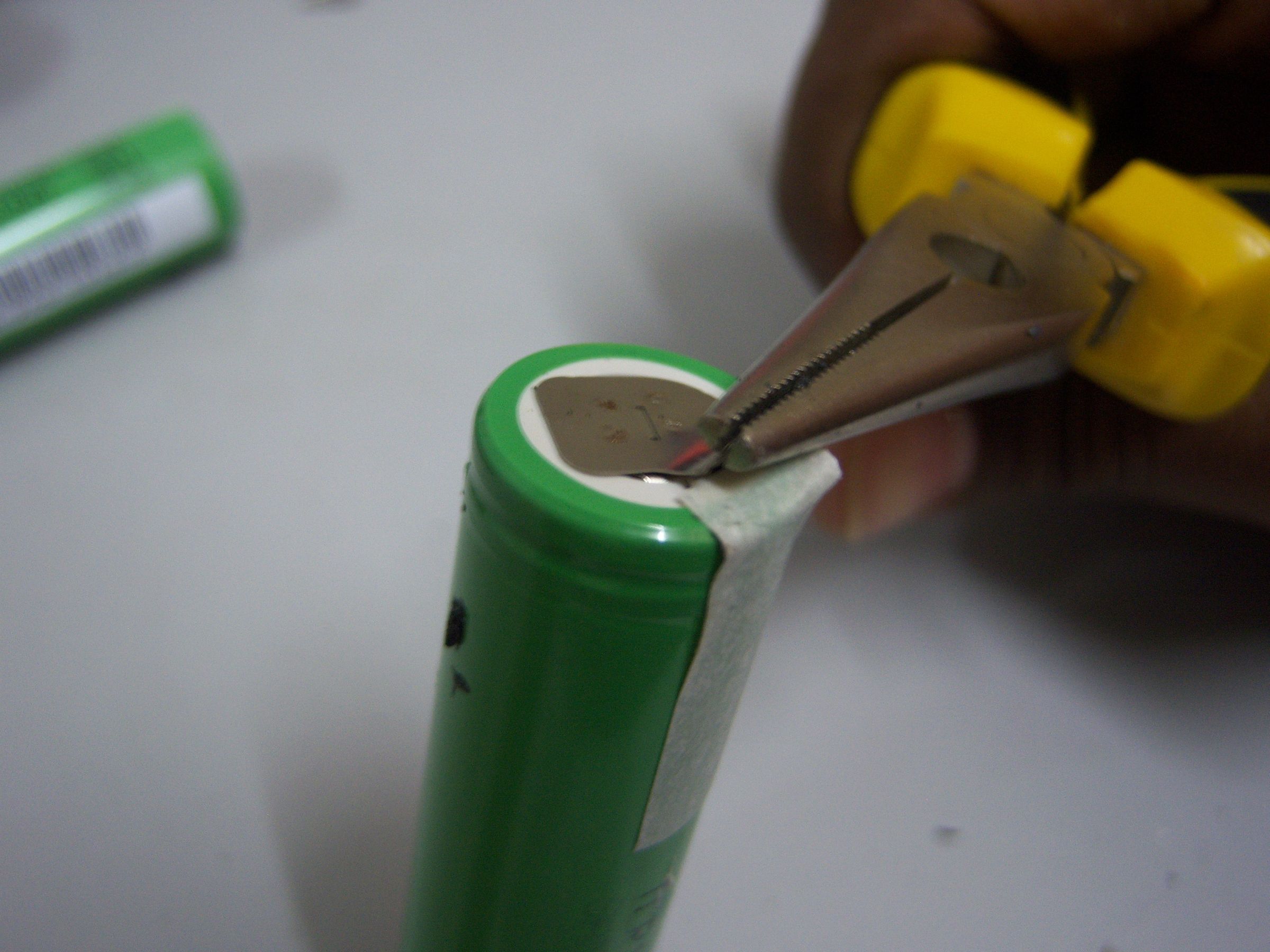 Salvage Lithium Ion Batteries From Laptop Batteries : 5 Steps ...