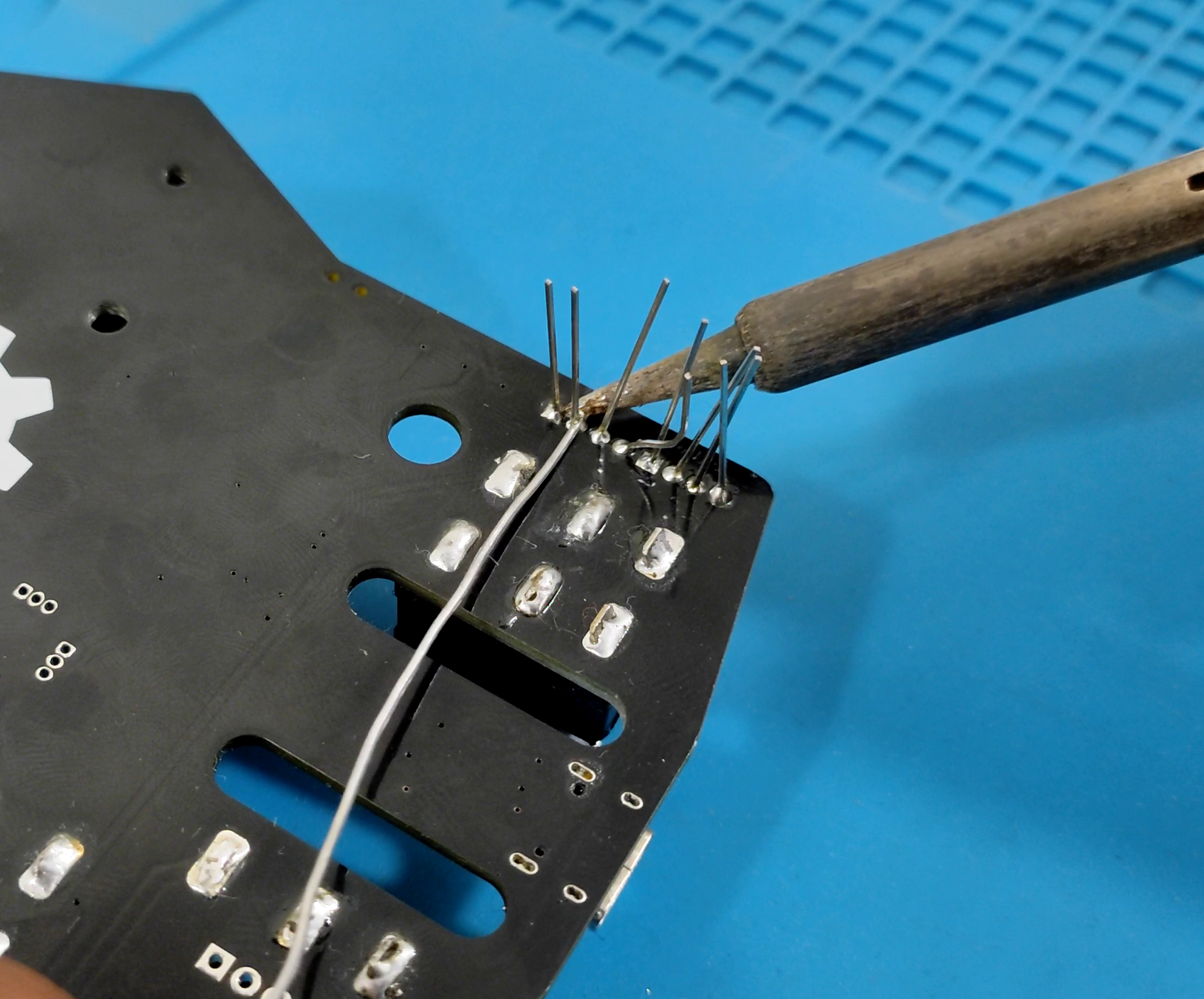 ESP-32 Based BLE Mouse With Magnetic Mouse Pad : 16 Steps (with ...