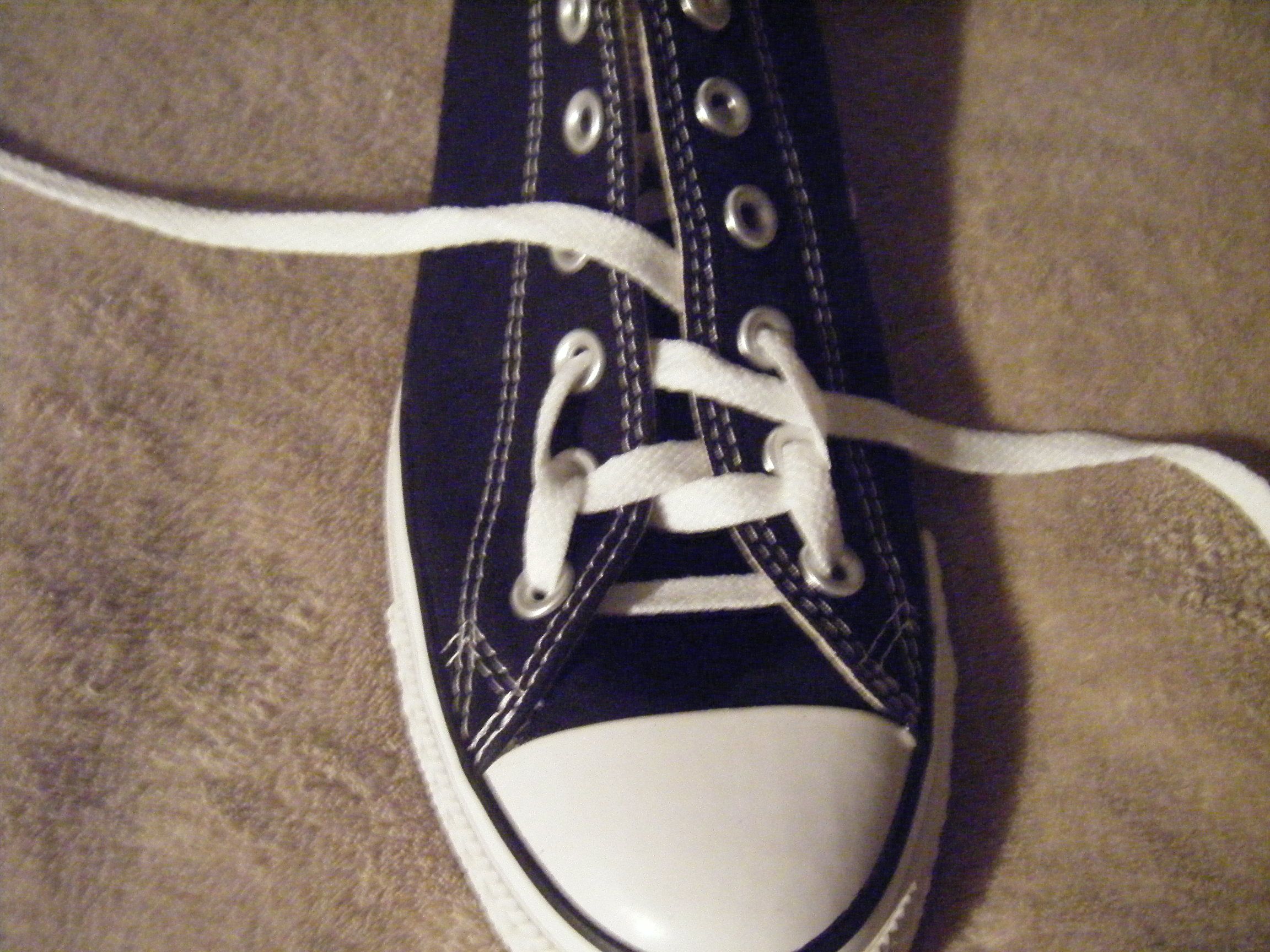 How to Ladder Lace Your Shoes : 7 Steps - Instructables