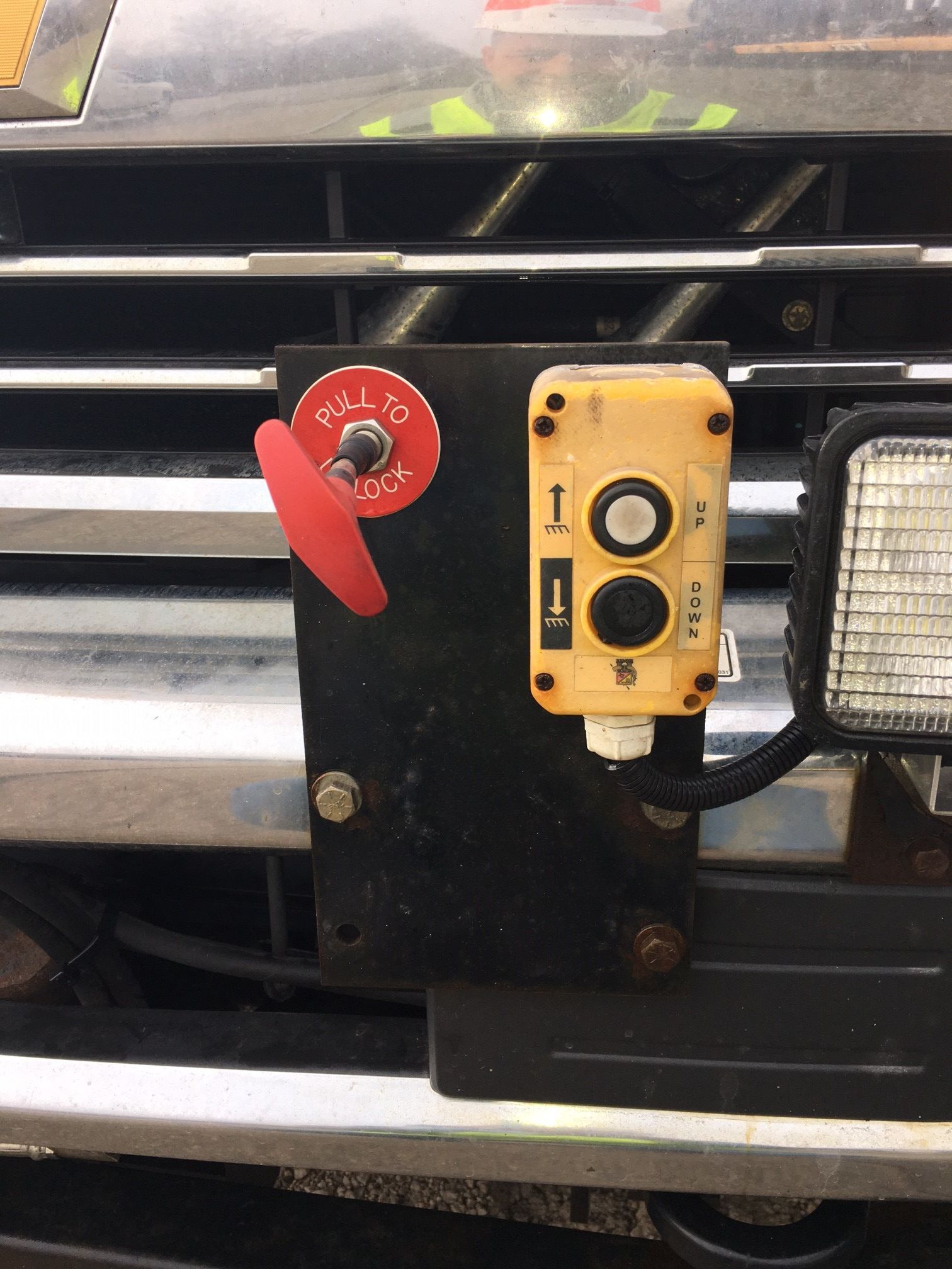 How to Set a Railroad Hi-rail Vehicle on the Track : 10 Steps (with ...