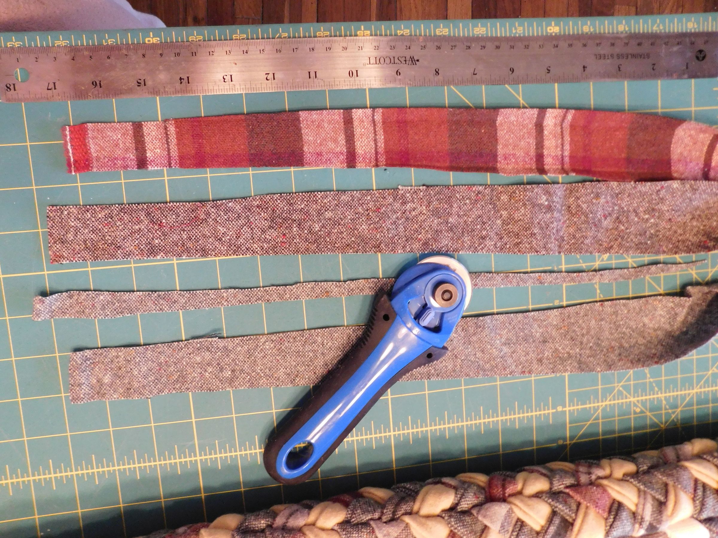 Heirloom Wool Cloth Braided Rug : 7 Steps (with Pictures) - Instructables