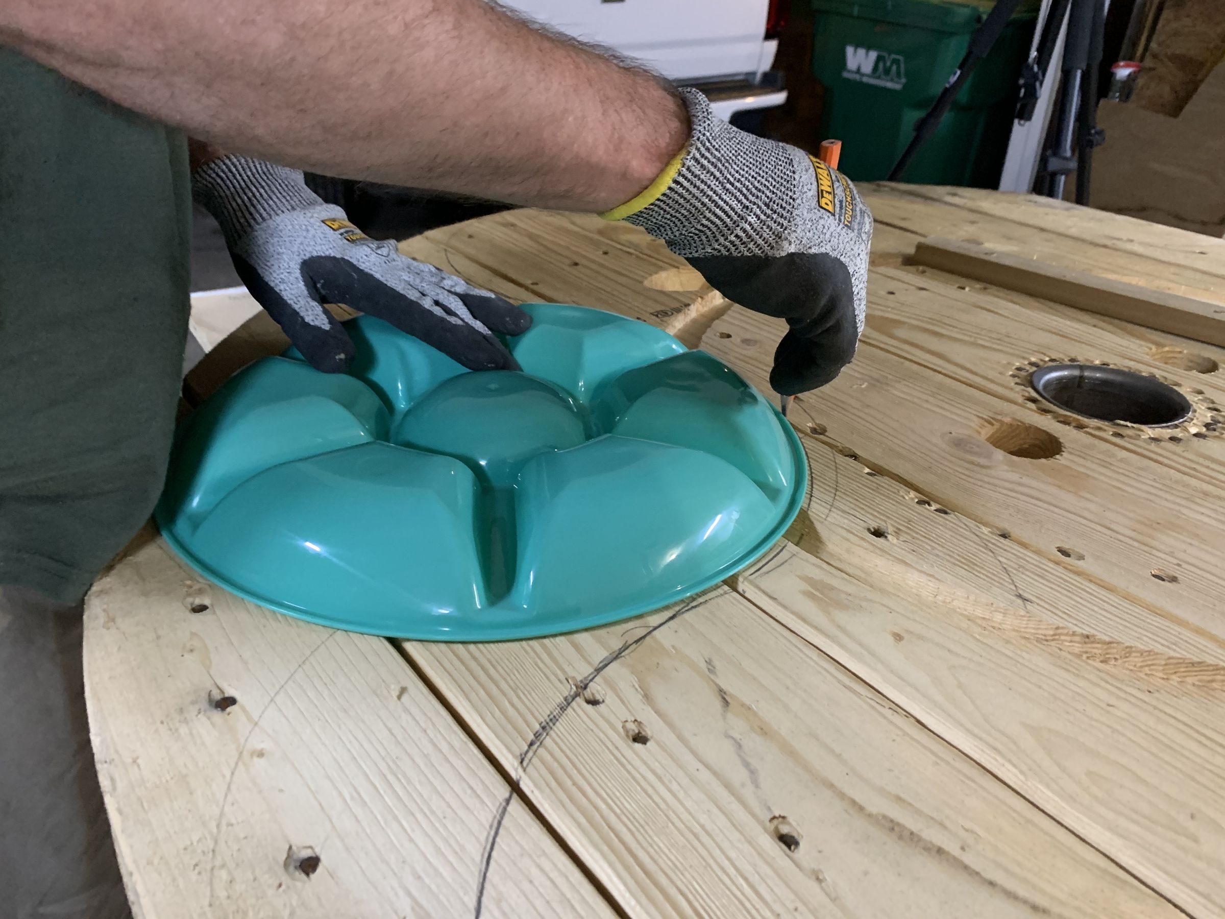 Cable Spool Pallet Bench - DIY Outdoor Seating! : 10 Steps (with ...