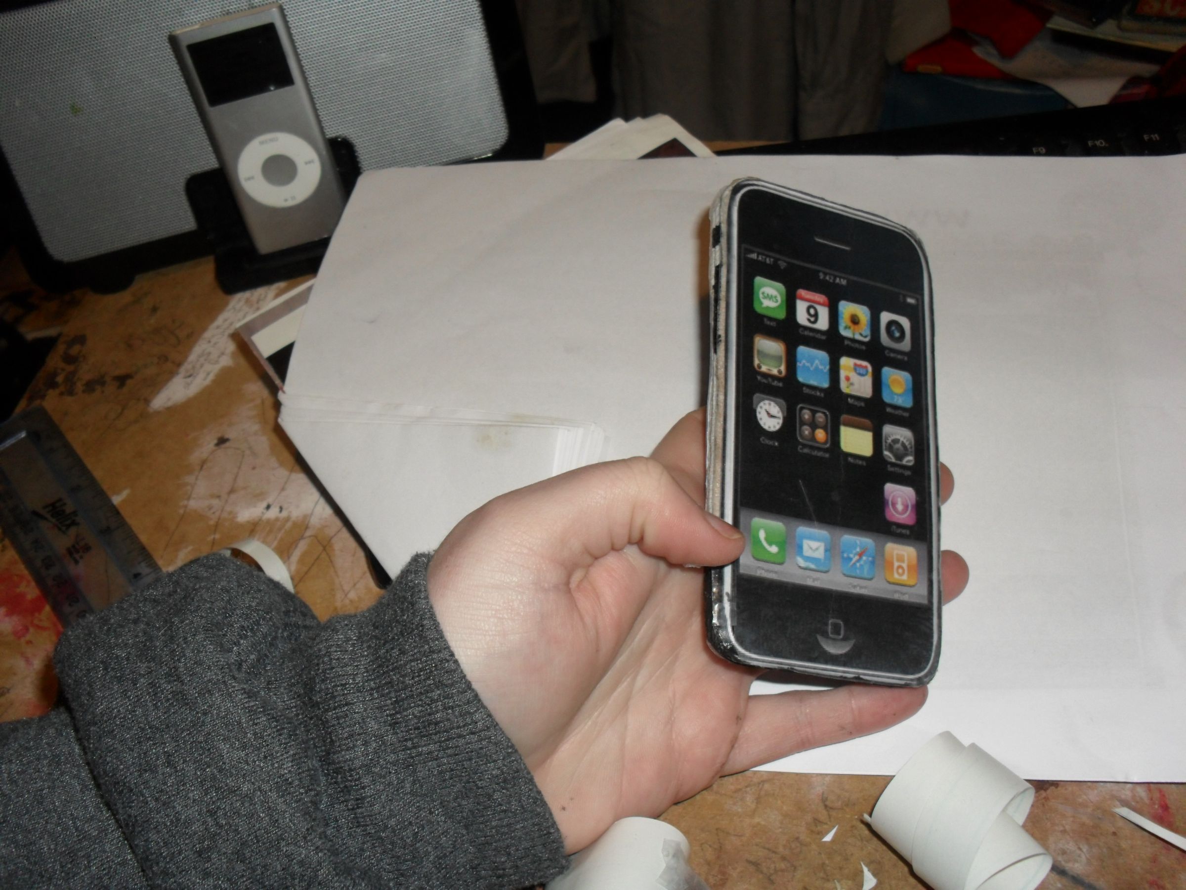 Cardboard Props: How to Make a Prop IPhone or IPad : 8 Steps ...