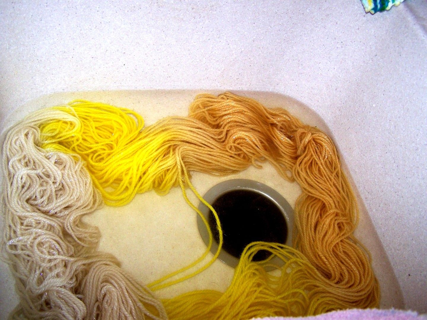How to Dye Wool Yarn With Coffee, Tea, and Turmeric : 5 Steps (with ...