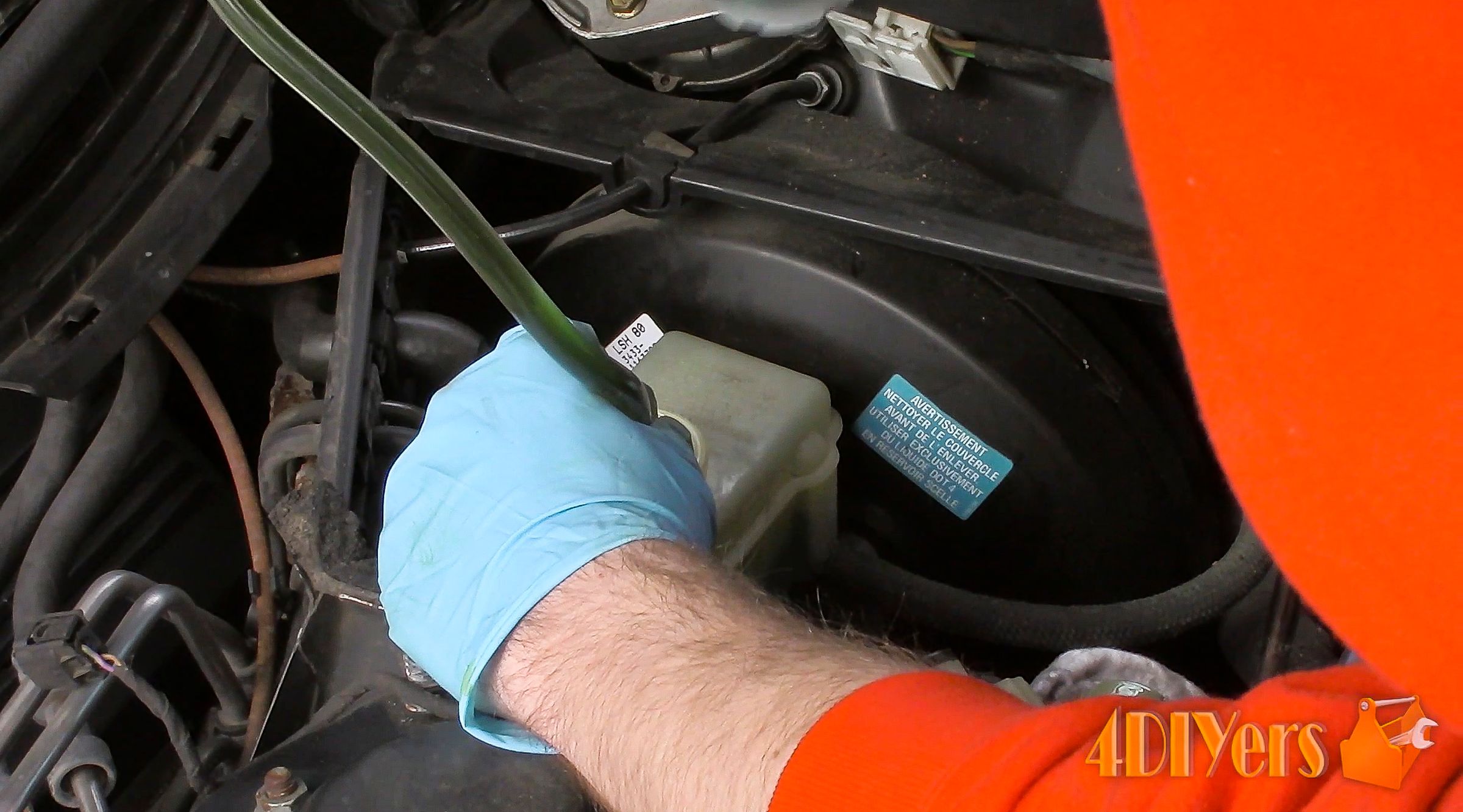 How to Do a Brake Fluid System Flush : 4 Steps (with Pictures ...