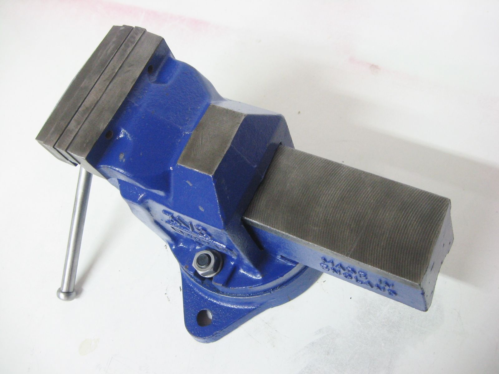 Height-Adjustable Portable Vise Stand : 22 Steps (with Pictures ...