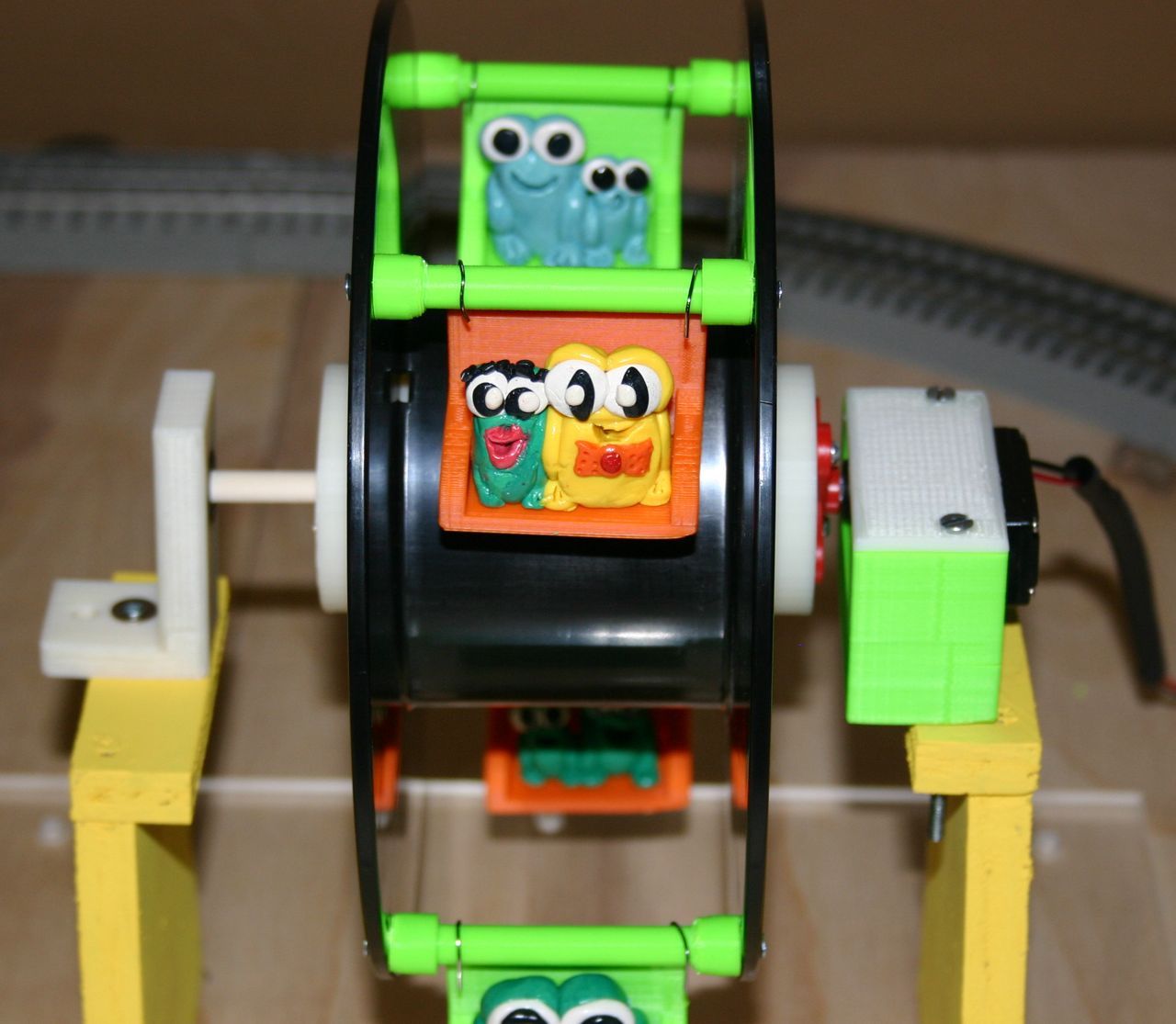 MakerBot Spool Ferris Wheel : 12 Steps (with Pictures) - Instructables