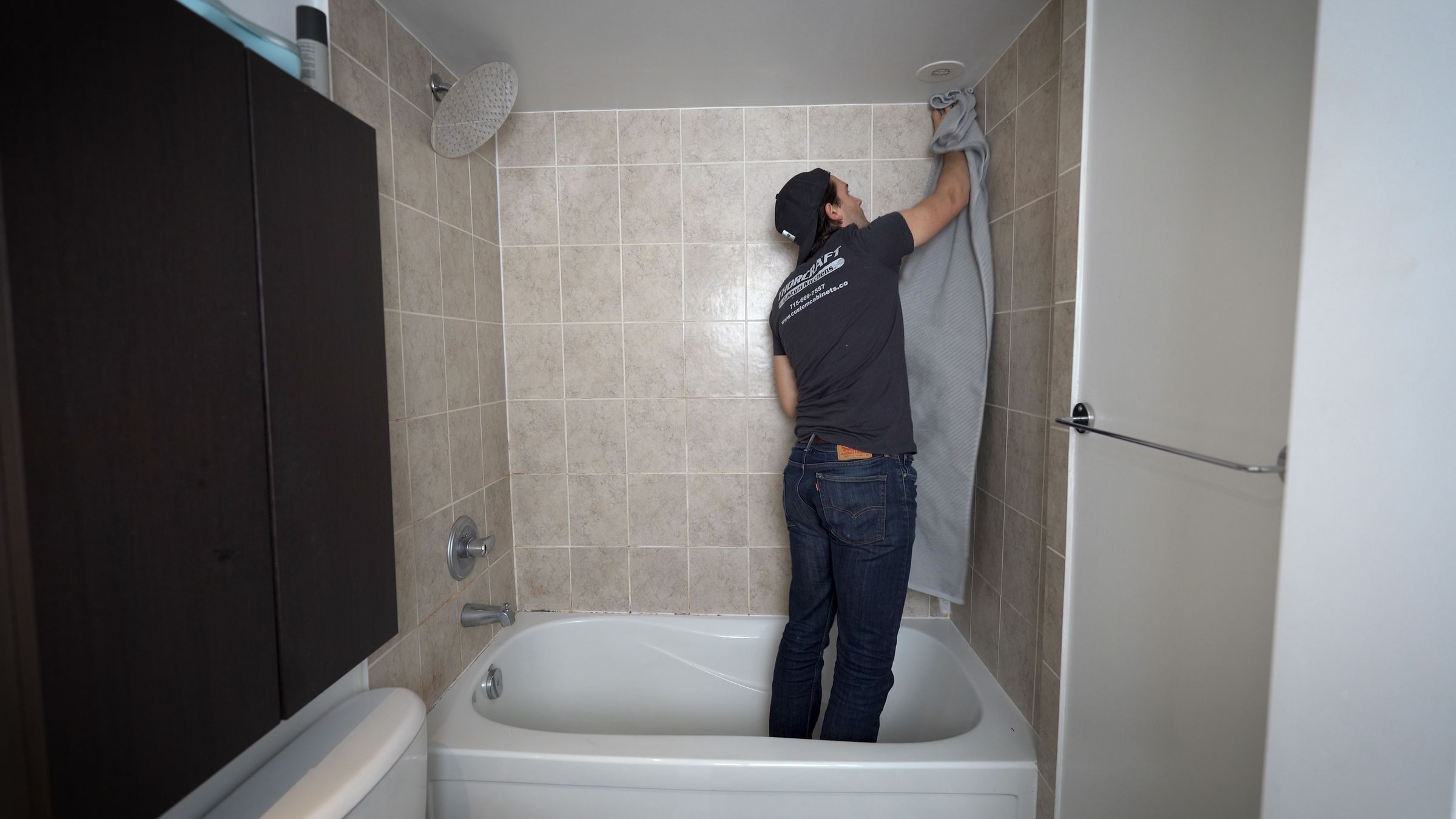 Fixing Moldy Caulking in the Bathroom : 12 Steps (with Pictures ...