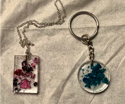 Colorful Epoxy Resin Keychains/Pendants From Broken Crayons : 7 Steps ...
