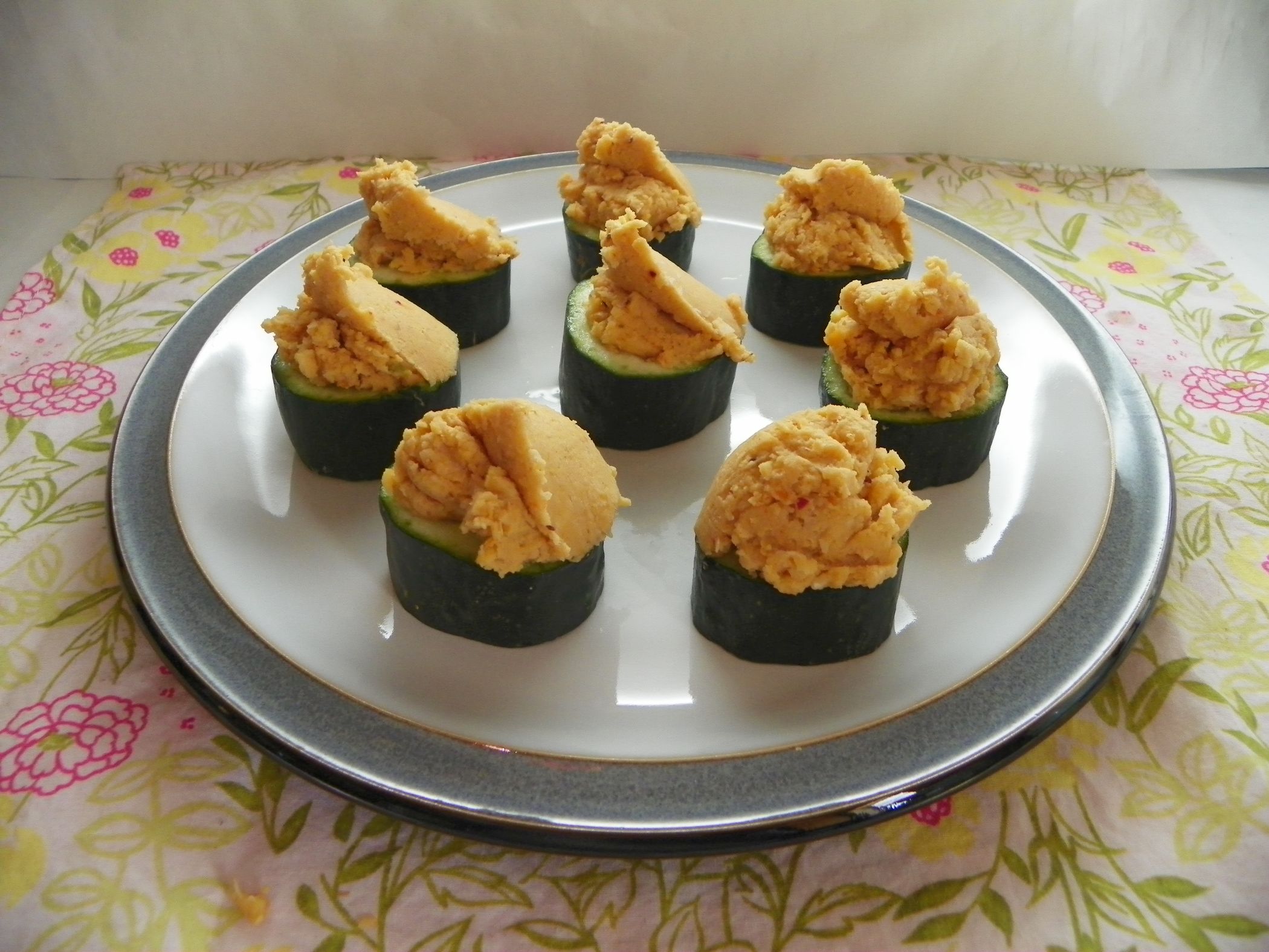 Cucumber Cups With Spicy Hummus : 4 Steps (with Pictures) - Instructables