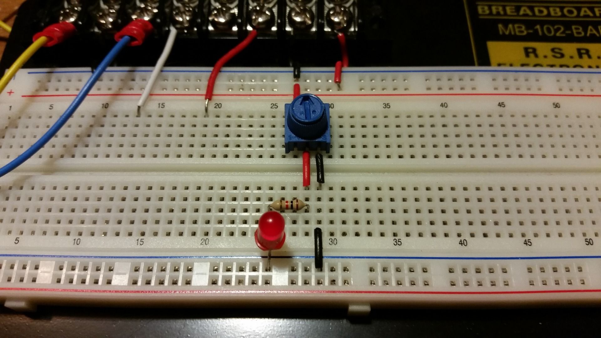 How to Use a Potentiometer As a Voltage Divider. : 5 Steps (with Pictures) - Instructables