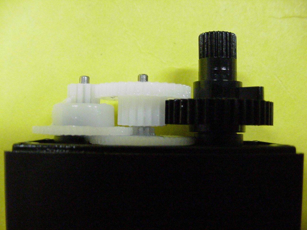 How to Modify a Servo Motor for Continuous Rotation ( One Motor Walker ...