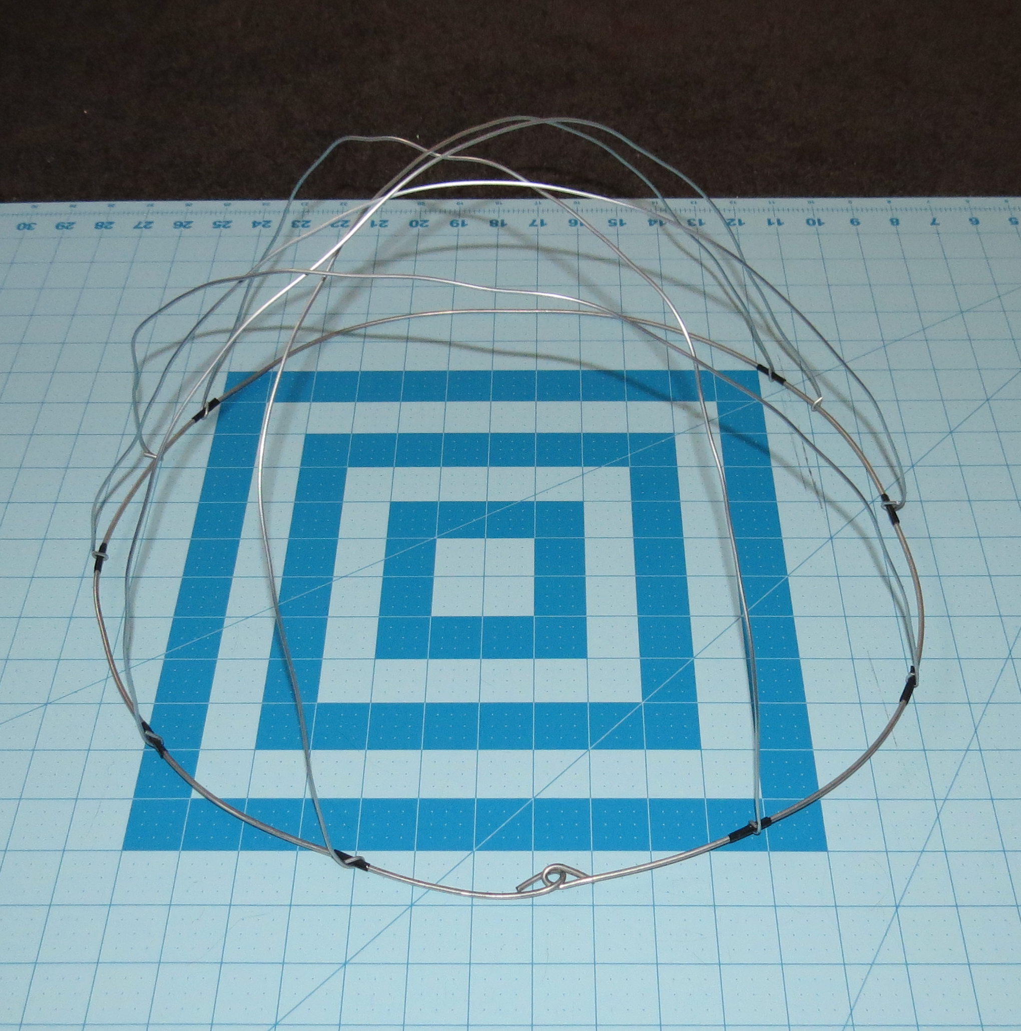 Six-Foot Wide Spider Decorations! : 9 Steps (with Pictures) - Instructables