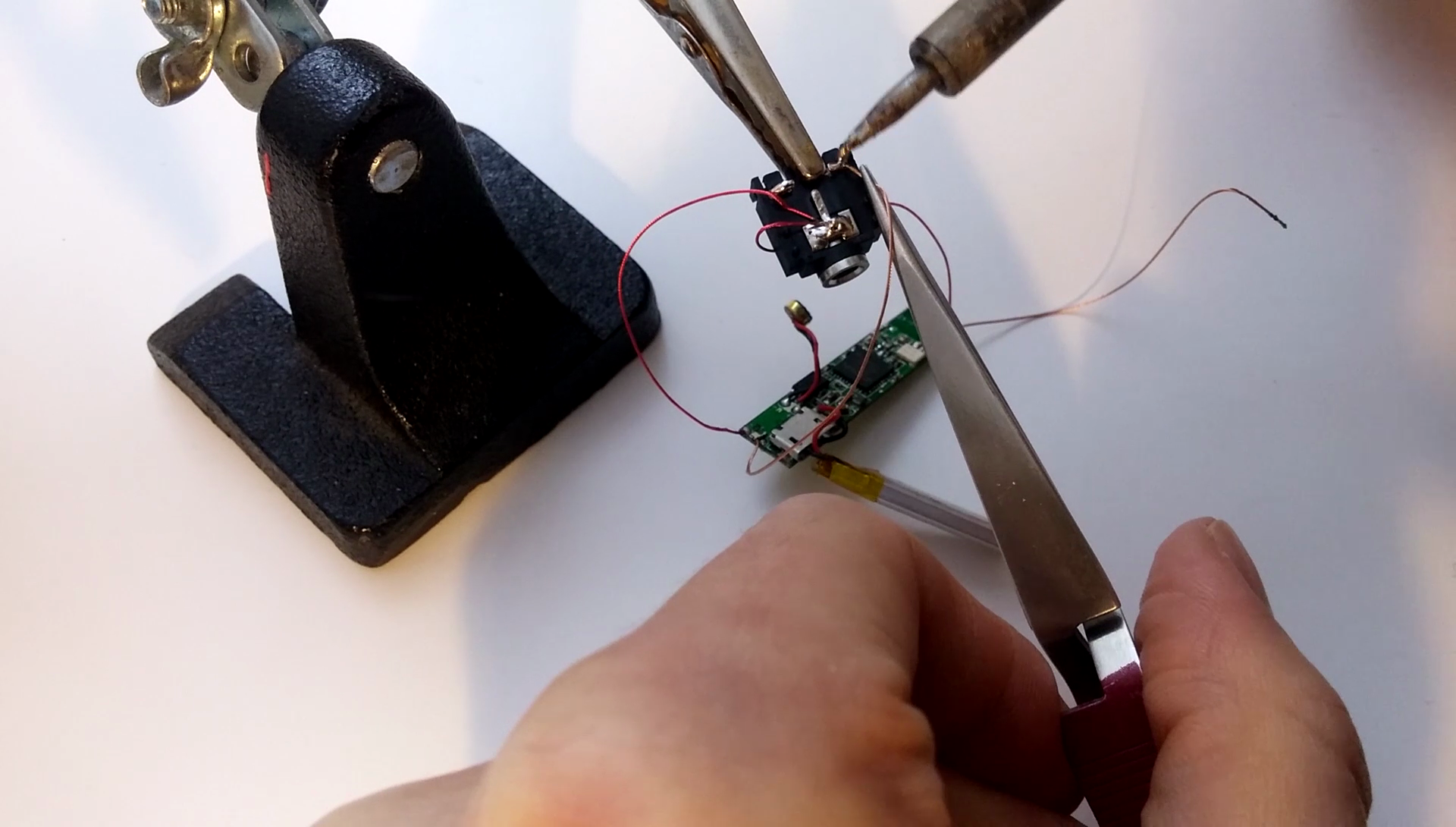 DIY Bluetooth Adapter for ANY Headphones : 11 Steps (with Pictures ...