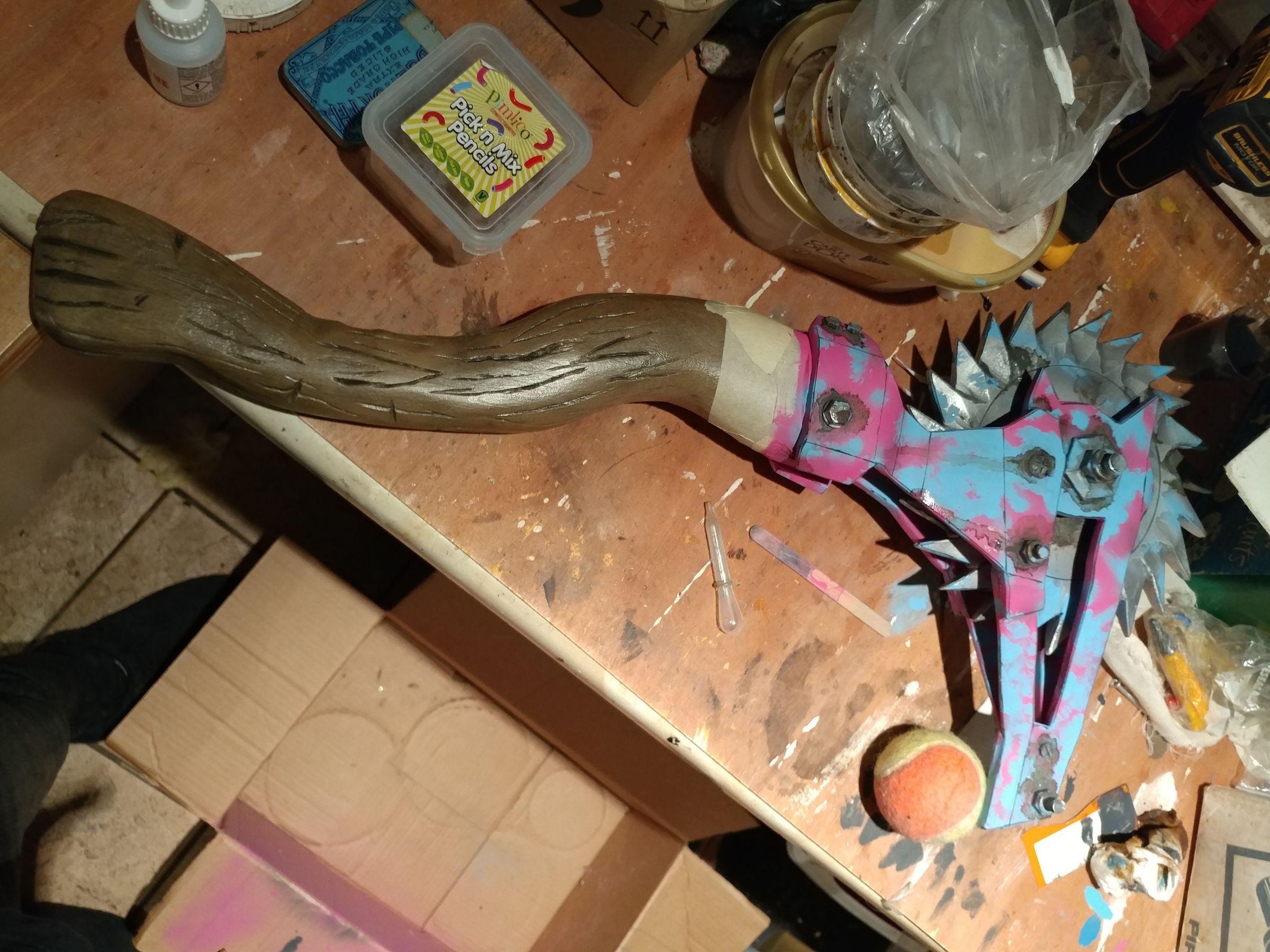 Krieg's Buzz Axe (Borderlands 2) : 8 Steps - Instructables