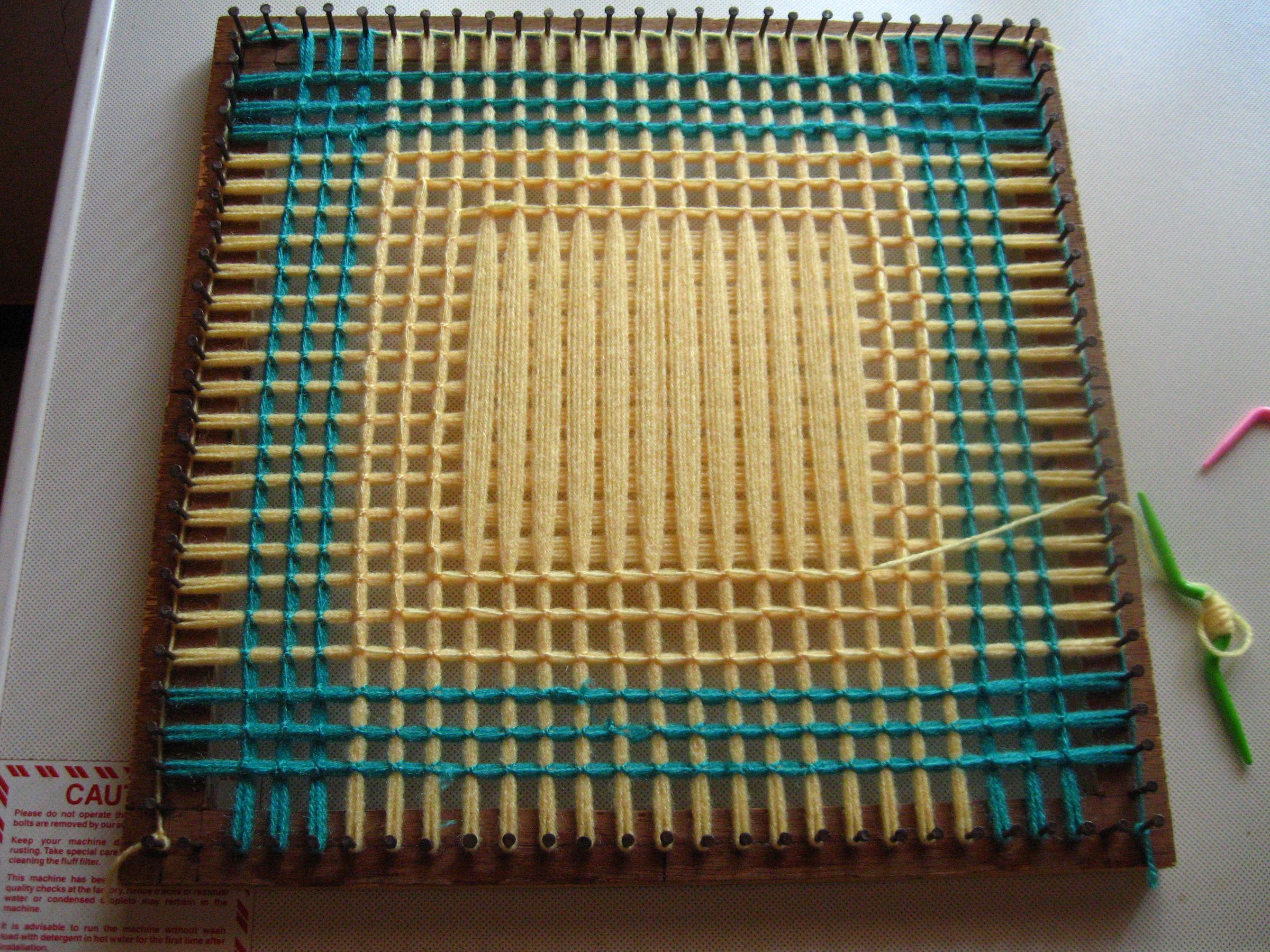 How to Weave a Criss-Cross Table Mat With Home-made Loom : 12 Steps ...