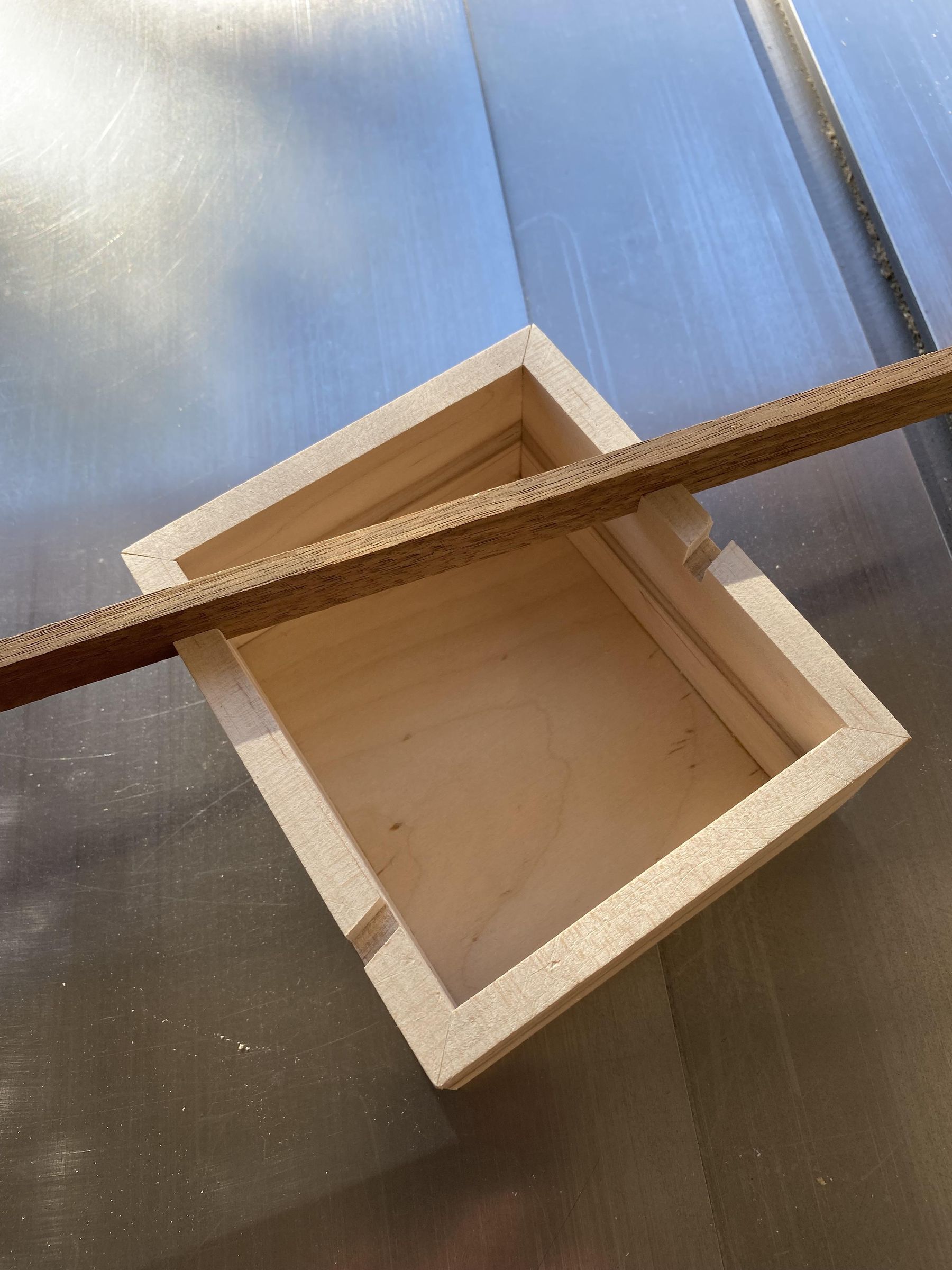 A Novel Way to Set a Box Lid : 7 Steps (with Pictures) - Instructables