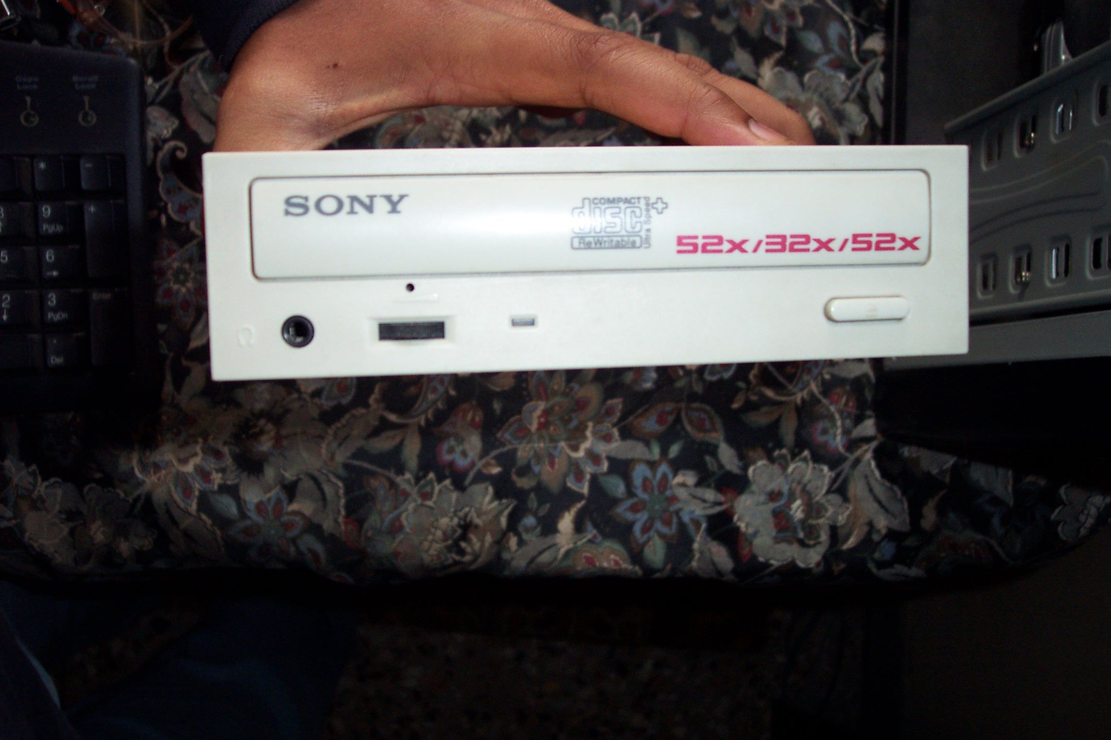 How to Make a Audio CD Player From Old Cdrom : 8 Steps - Instructables