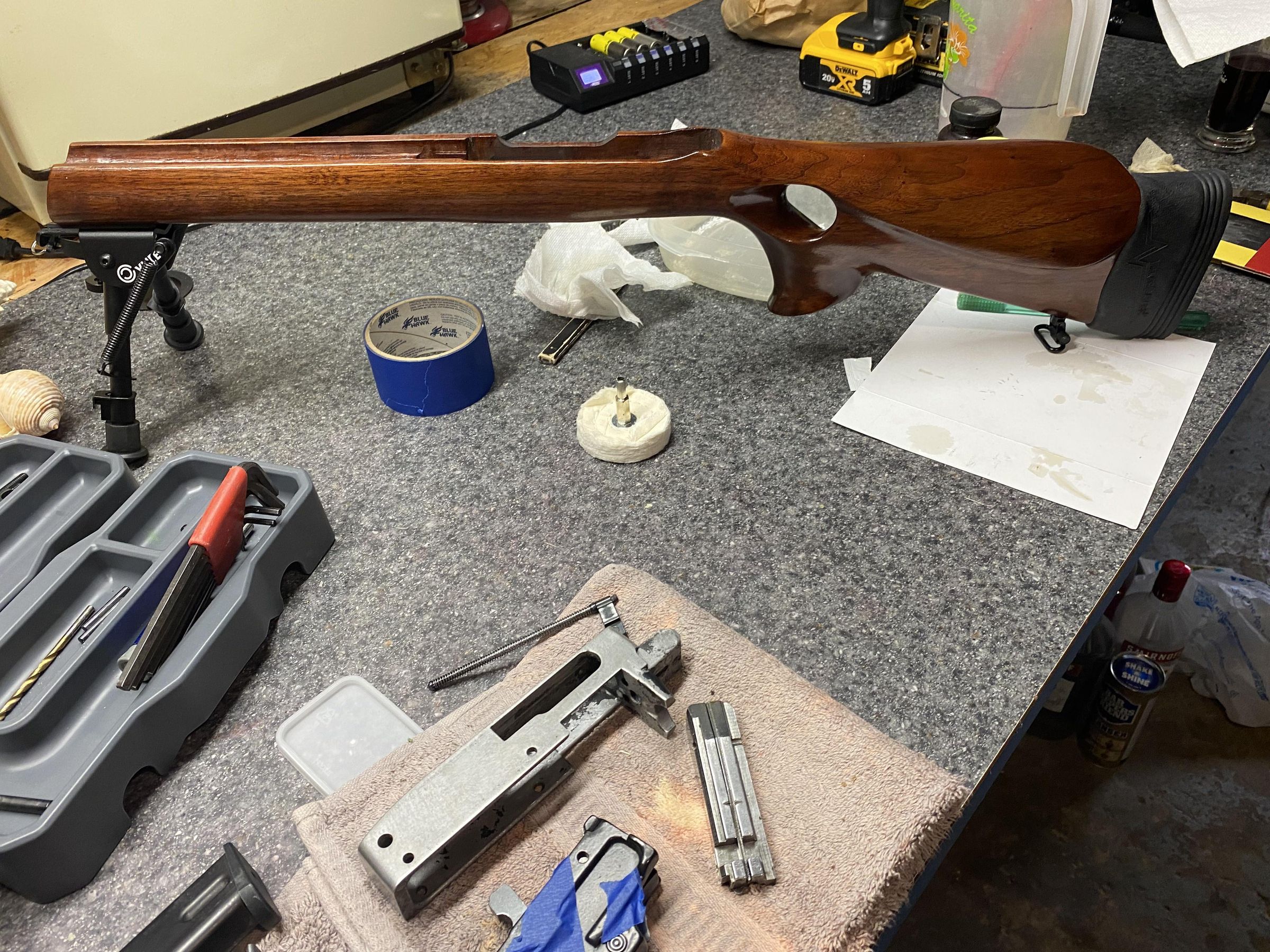 How to Dis/Reassemble the Ruger 10/22 Trigger Assembly : 8 Steps ...