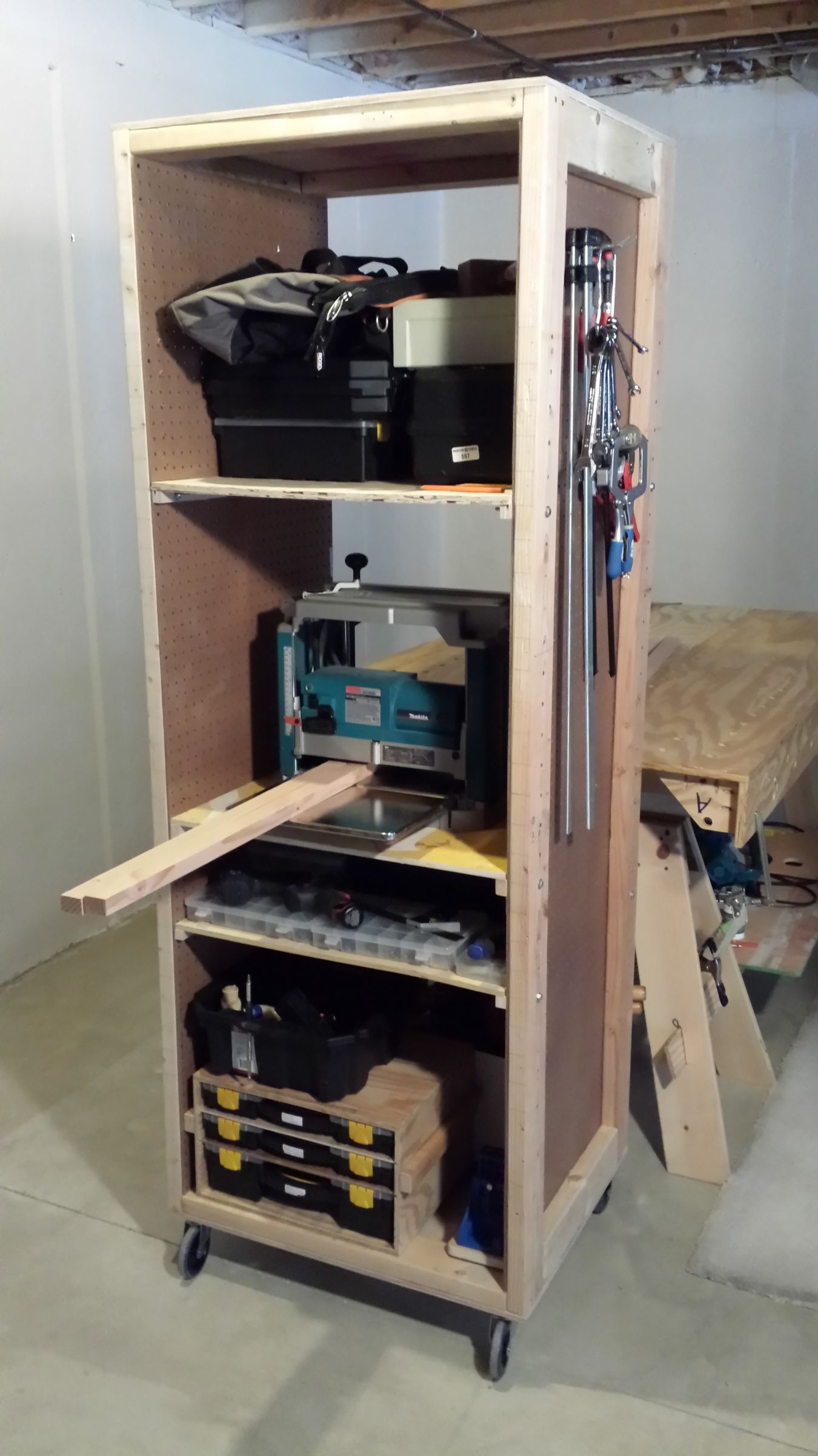 Workshop Mobile Storage Unit With Adjustable Shelving : 5 Steps ...